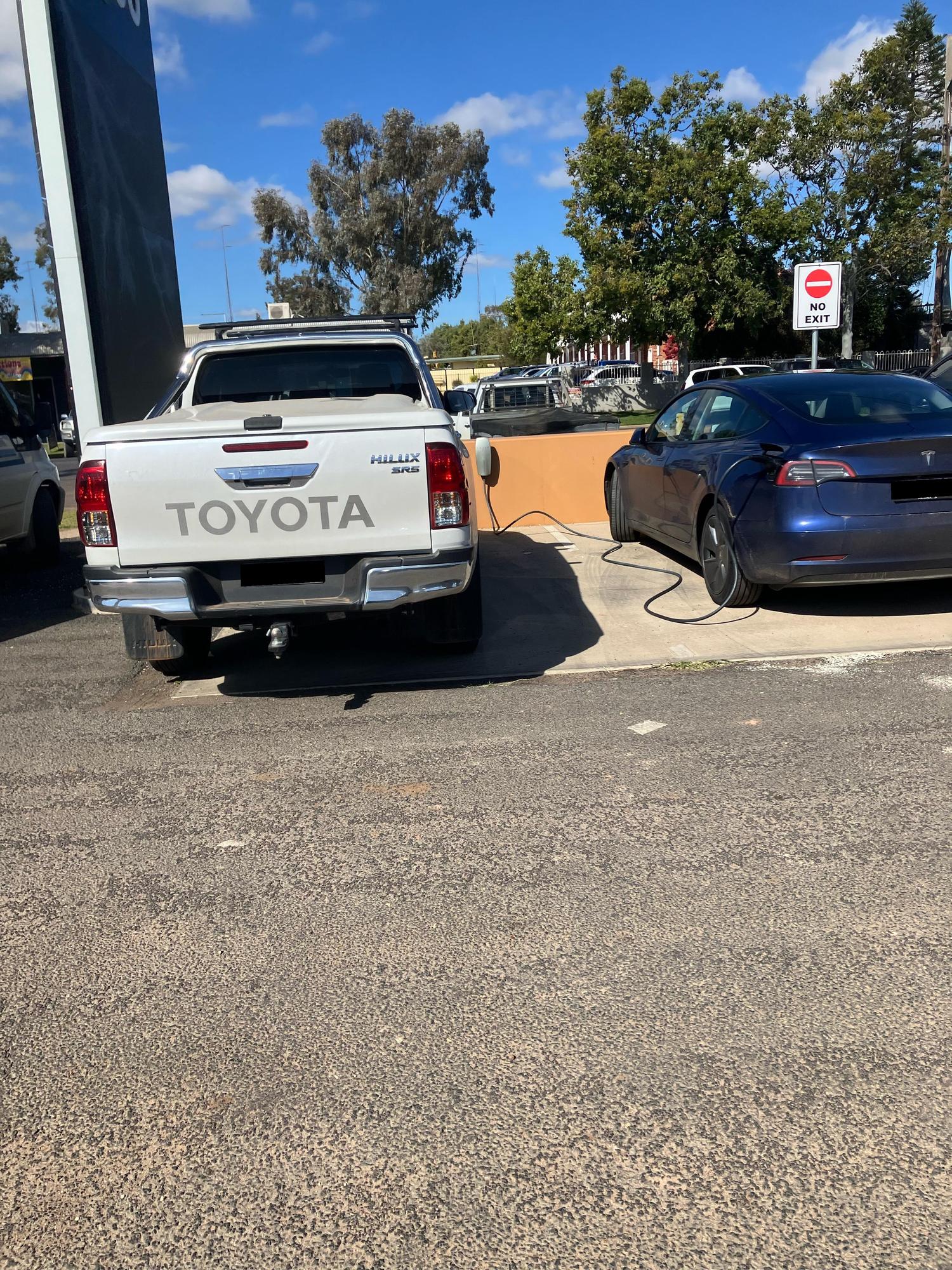 Lightning Ridge Bowling Club | Lightning Ridge, NSW | EV Station