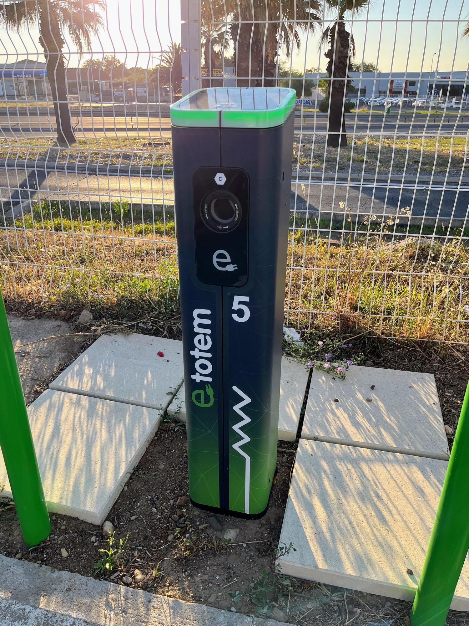 E-Totem | Villeneuve-lès-Béziers, Occitanie | EV Station