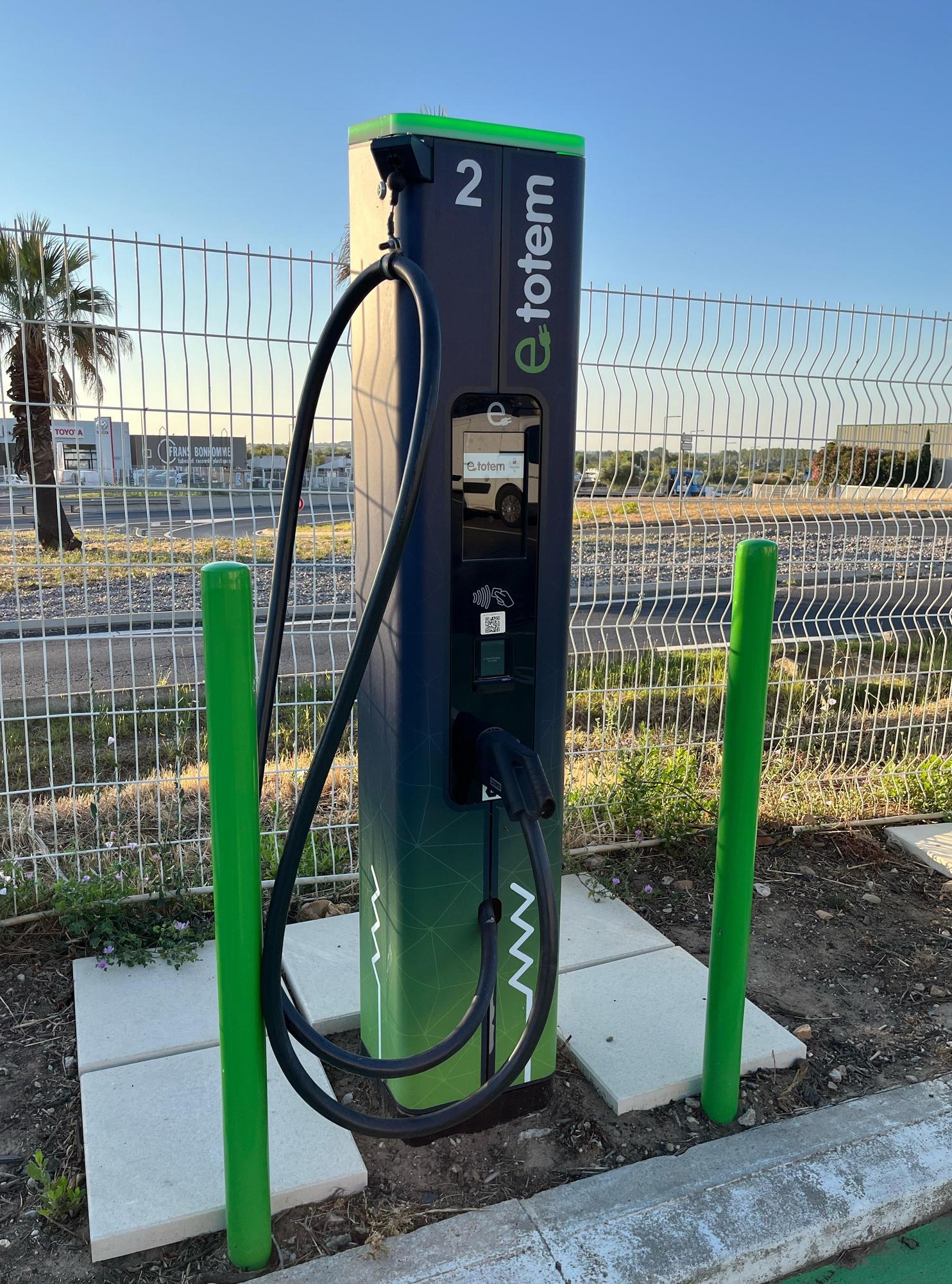 E-Totem | Villeneuve-lès-Béziers, Occitanie | EV Station