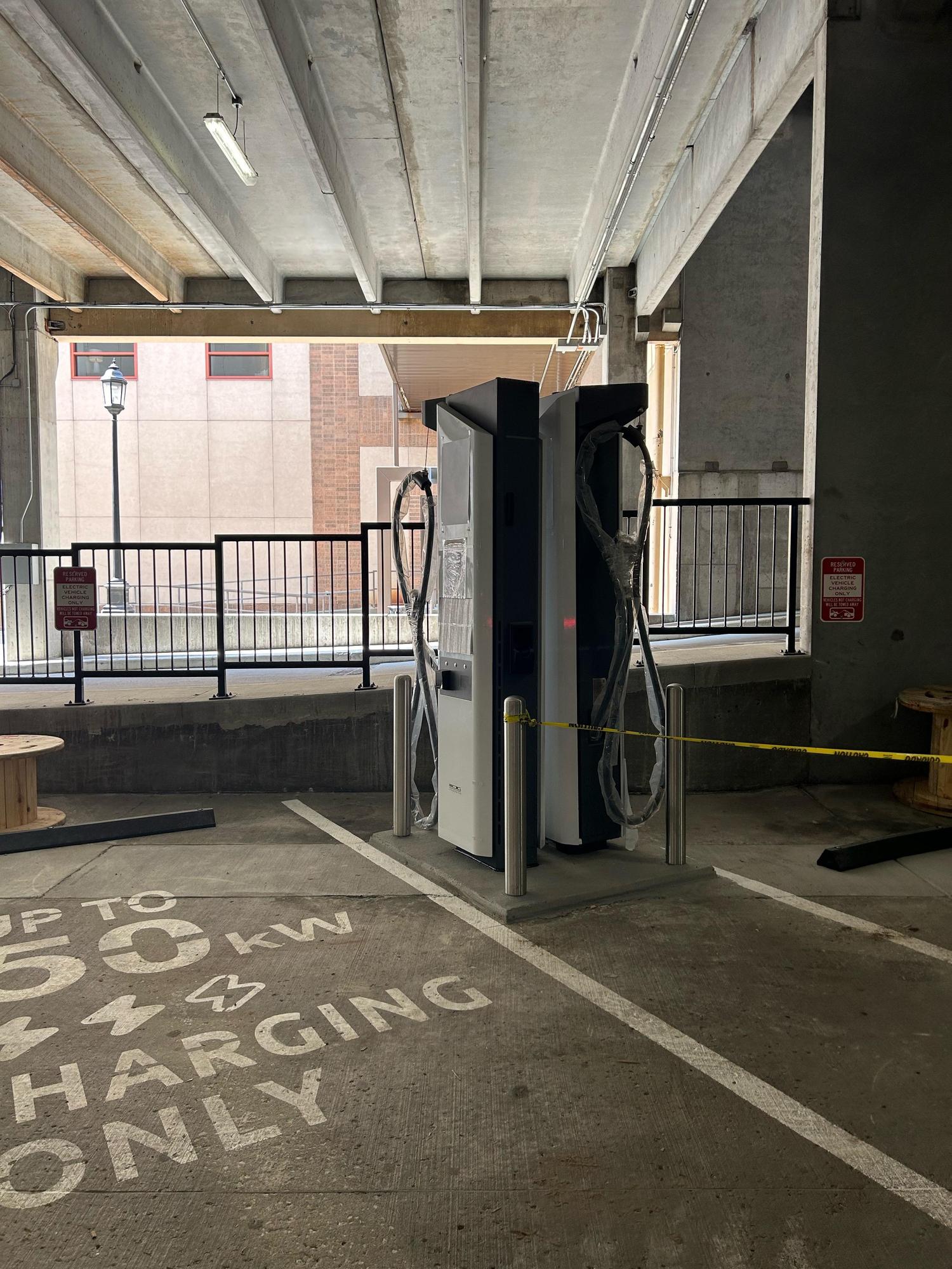 Country Club Plaza | KCMO, MO | EV Station