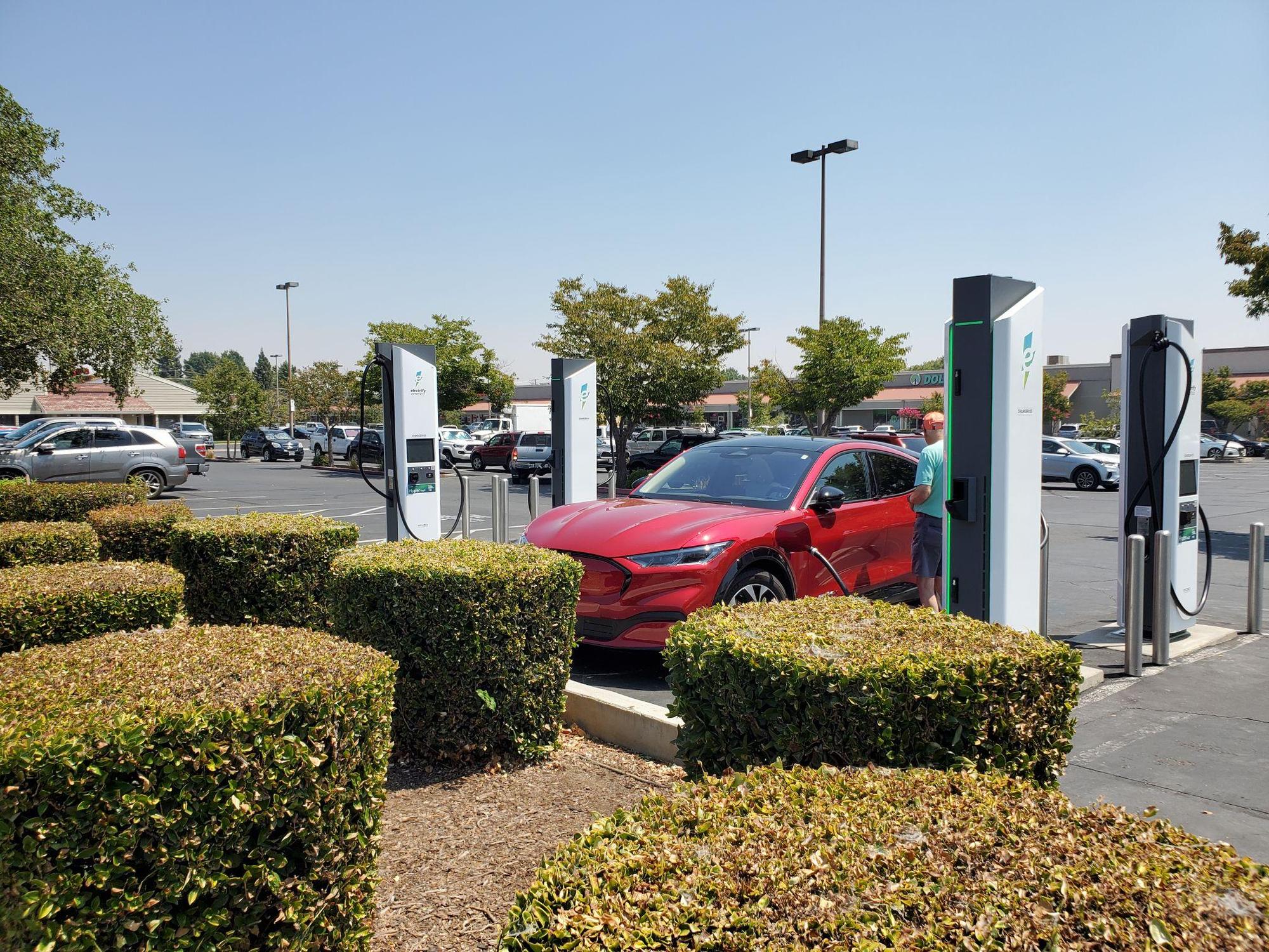 Safeway Anderson | Anderson, CA | EV Station