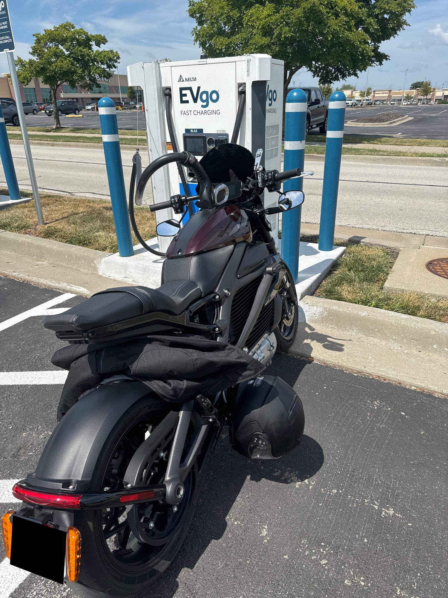 Tiffany Springs Market Center - Target | KCMO, MO | EV Station