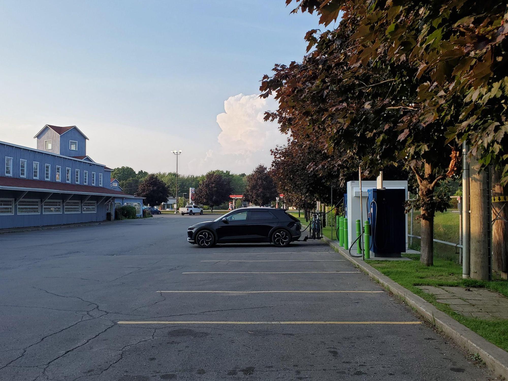 Marché Toit Rouge | Repentigny, QC | EV Station