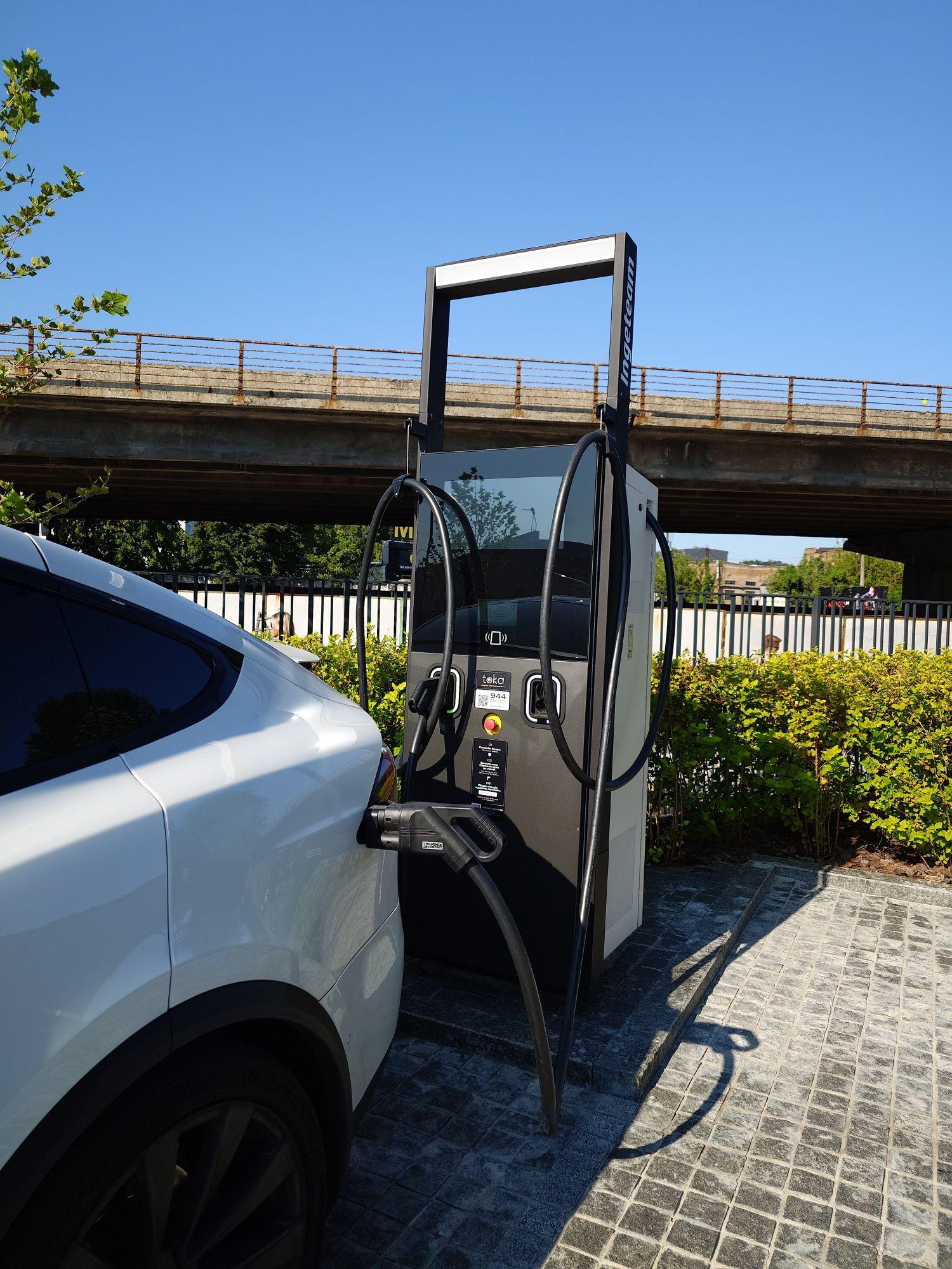 TOKA #944 Tw12ve Fast Charger | Kyiv, Kyiv | EV Station