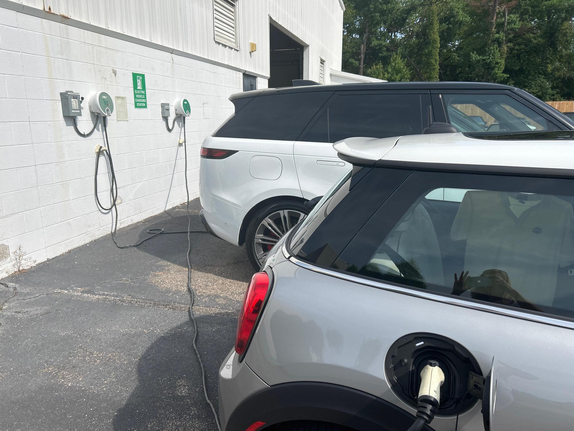 Hyman Bros Mitsubishi | Midlothian, VA | EV Station