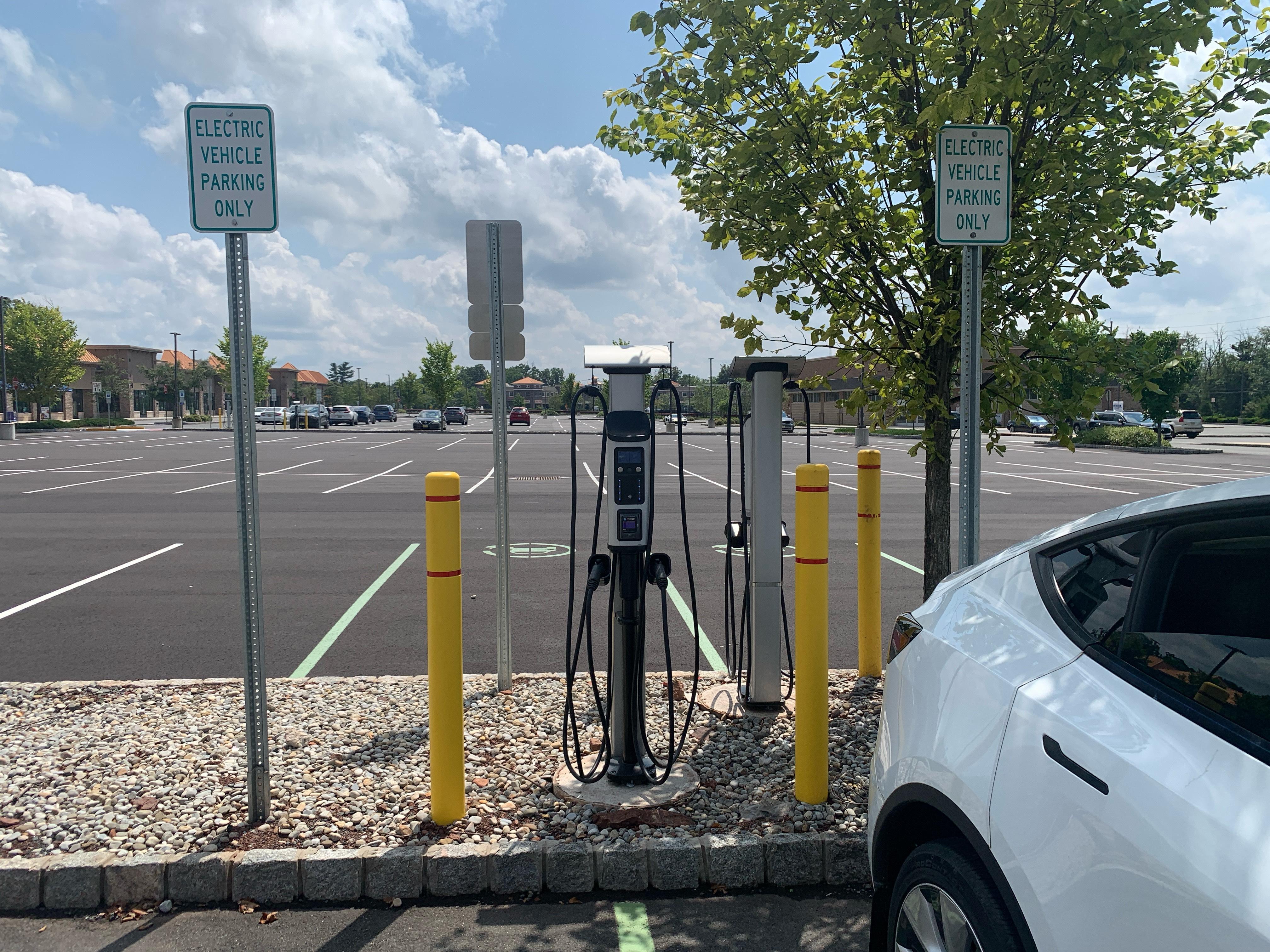 Pike Run Plaza - CVS | Montgomery, NJ | EV Station
