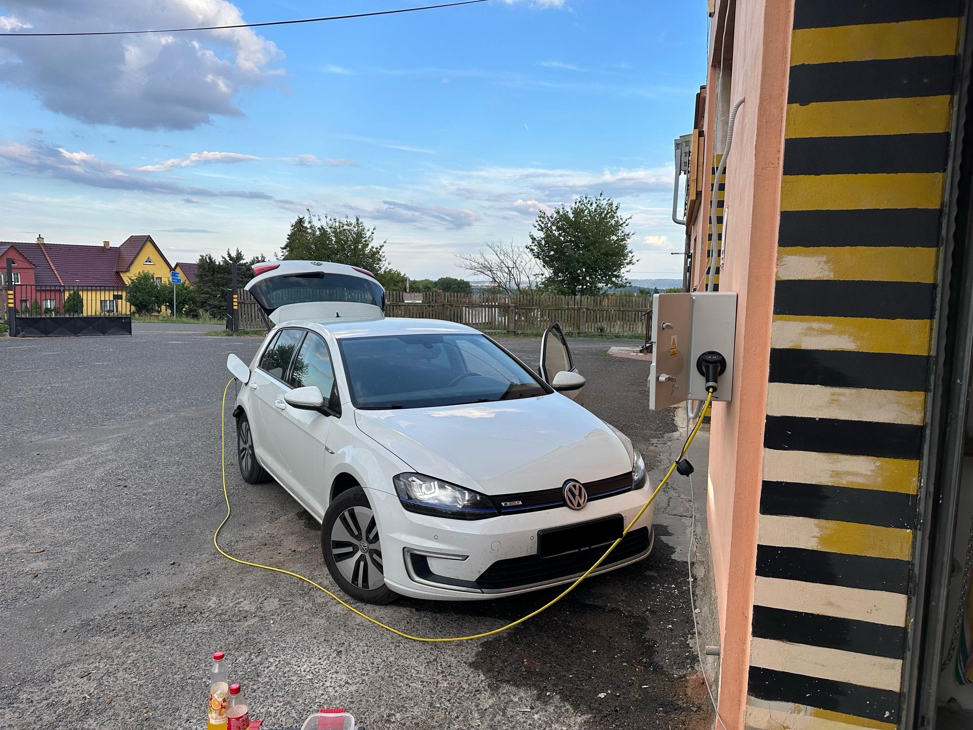 Eron X Třebívlice | Semečská 187, Třebívlice | EV Station