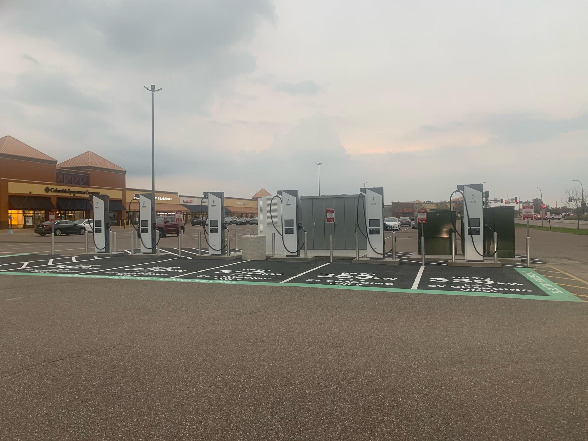 Simon Albertville Premium Outlets | Albertville, MN | EV Station