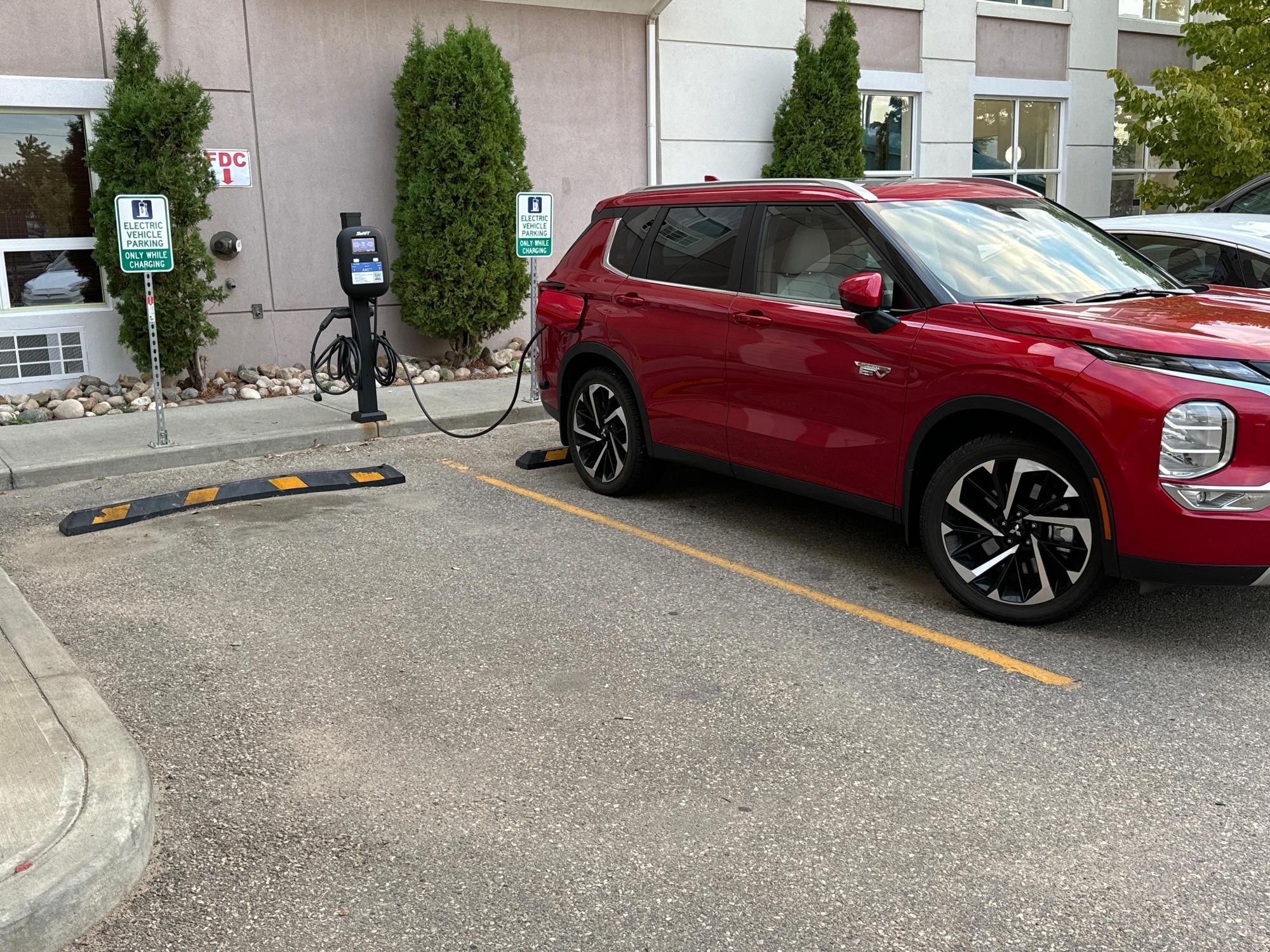 Best Western Plus South Edmonton | Edmonton, AB | EV Station