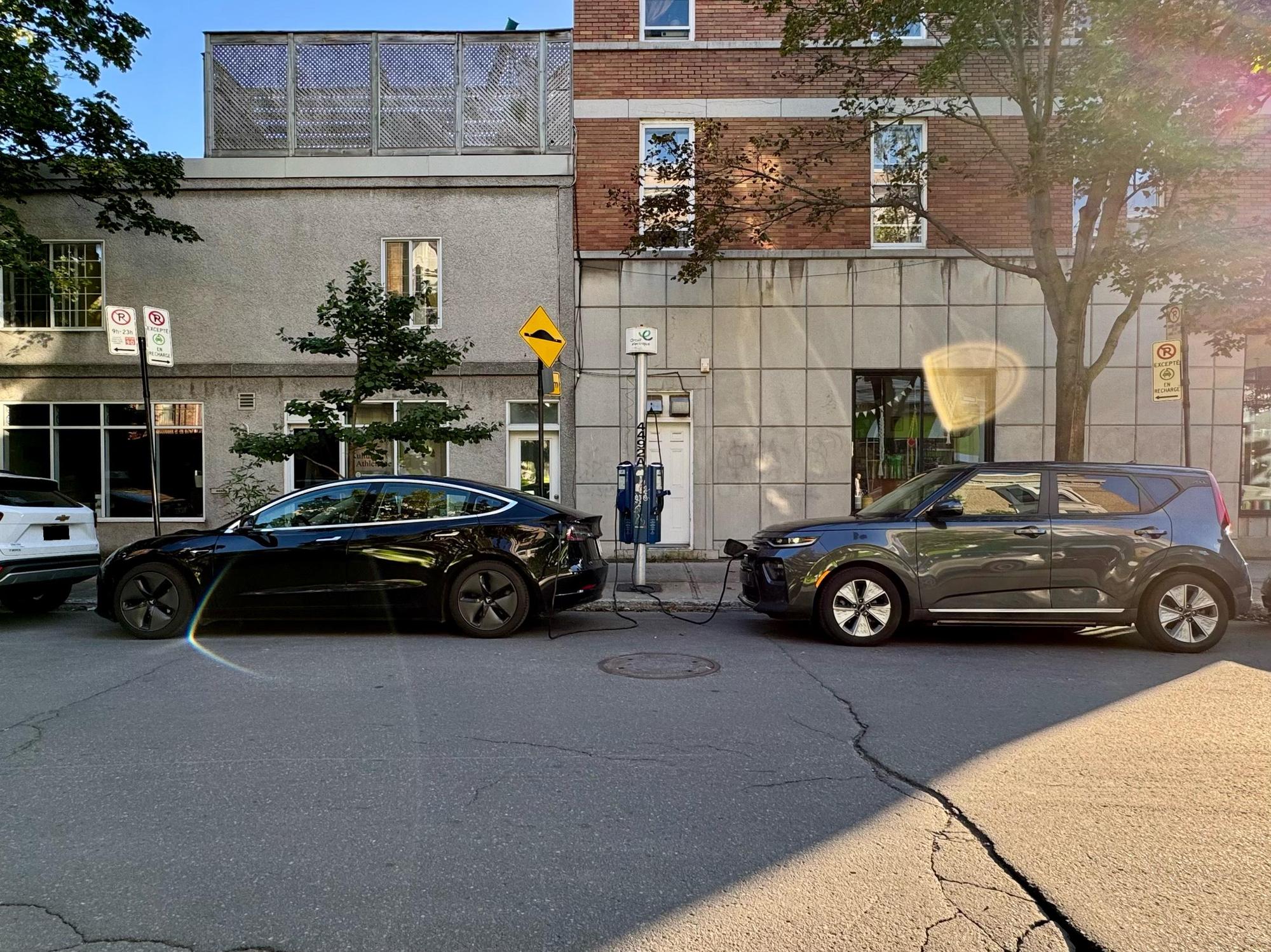 Rue Parthenais Stationnement | Montréal, QC | EV Station
