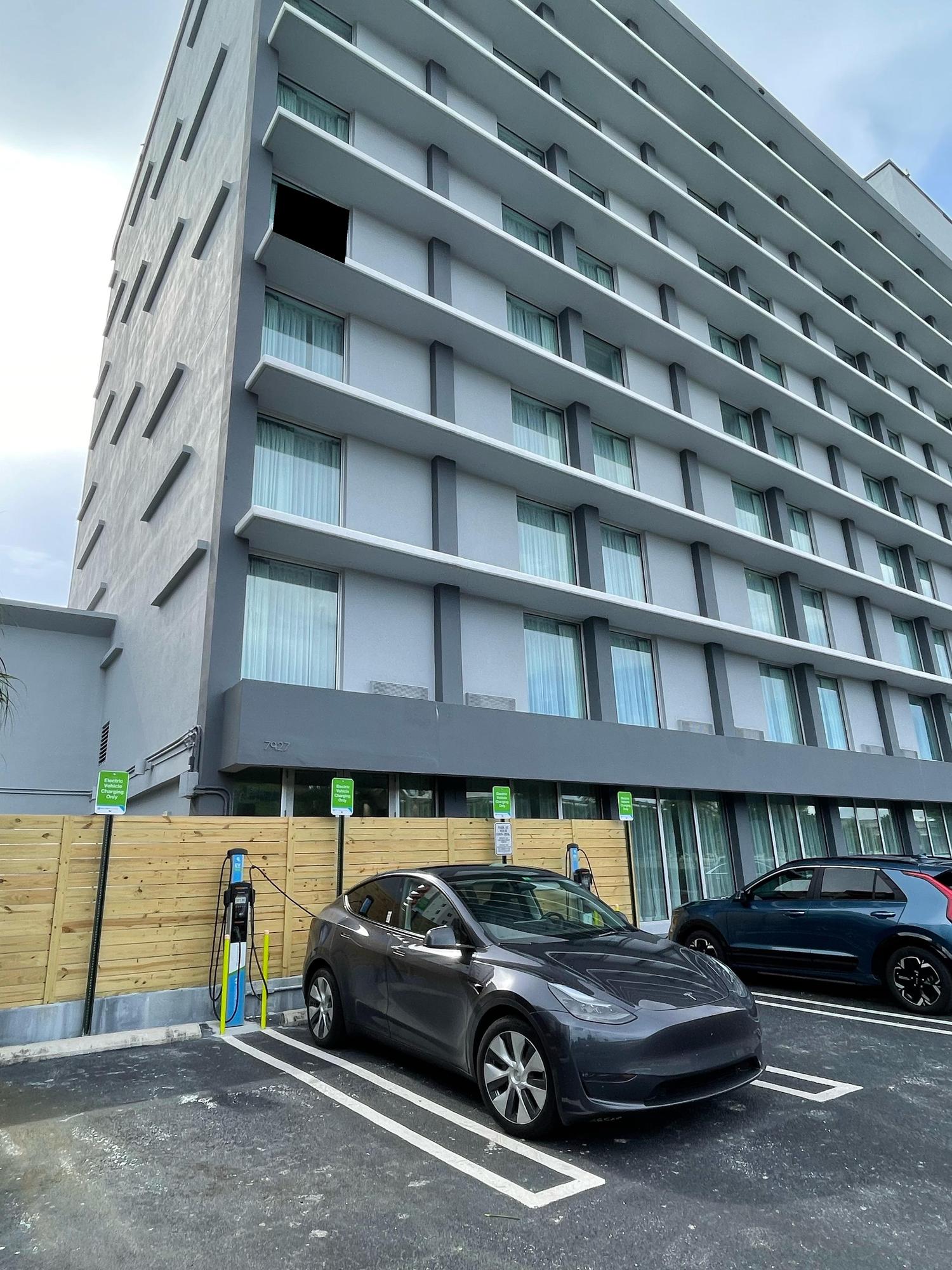 DoubleTree by Hilton Miami North | Miami, FL | EV Station