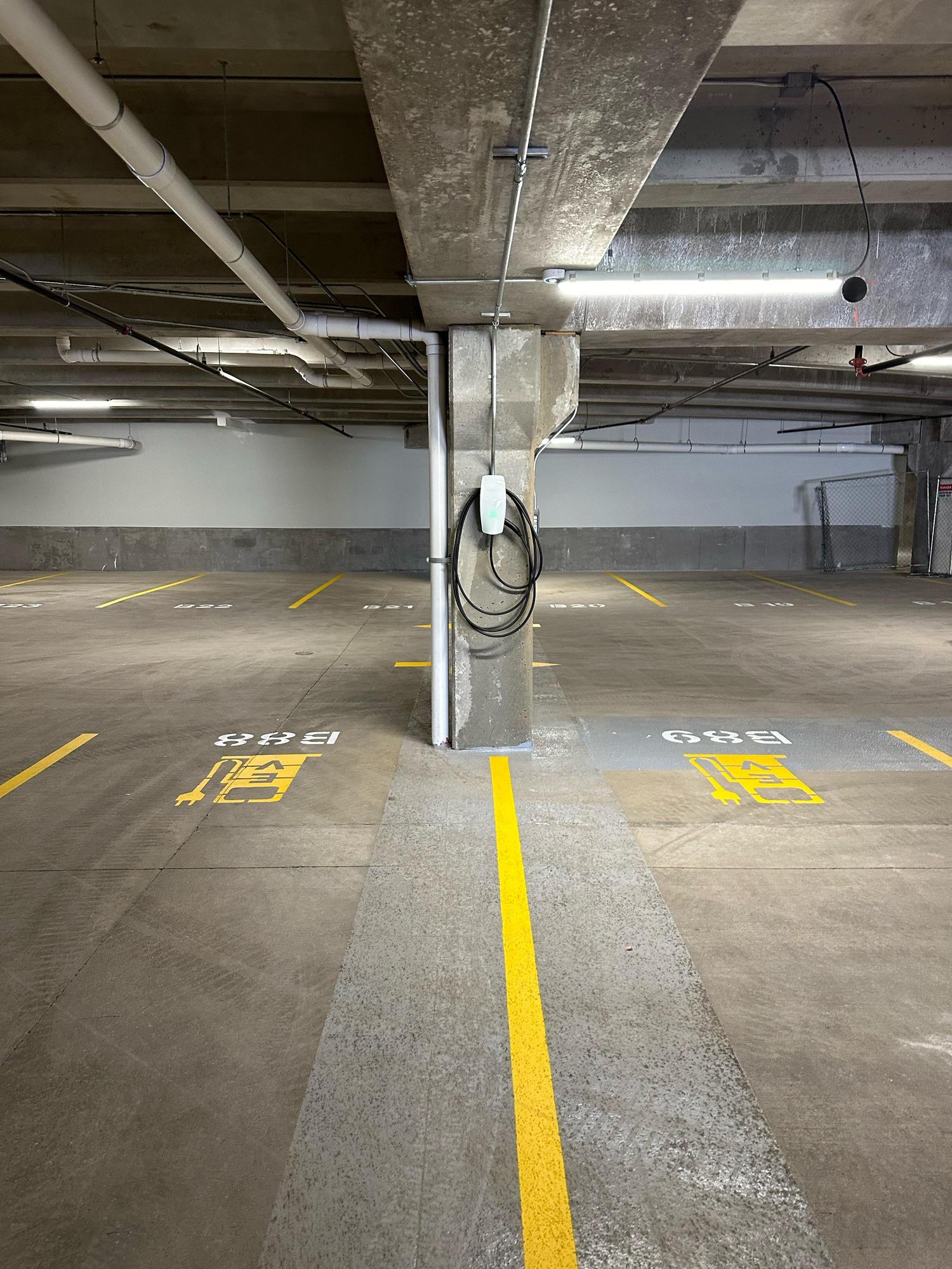 Norhart Oakdale - Resident Parking | Oakdale, MN | EV Station