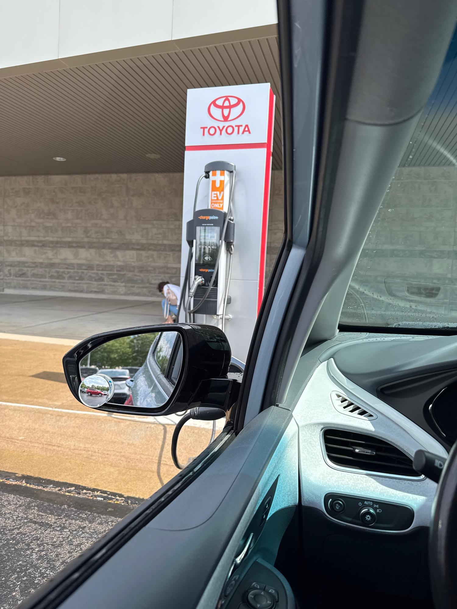 Stevinson Toyota West | Lakewood, CO | EV Station