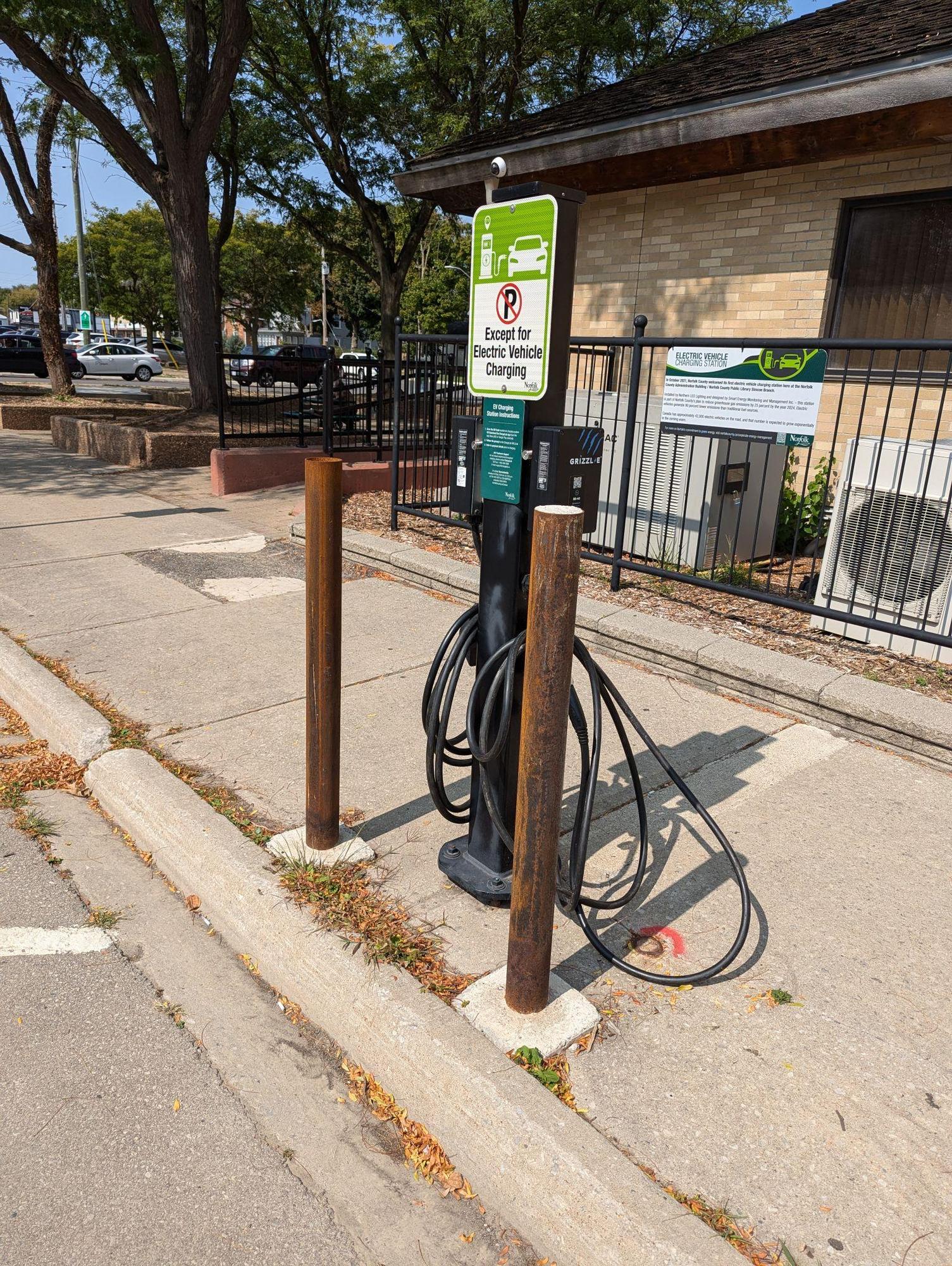Norfolk County Public Library - Simcoe Branch | Simcoe, ON | EV Station