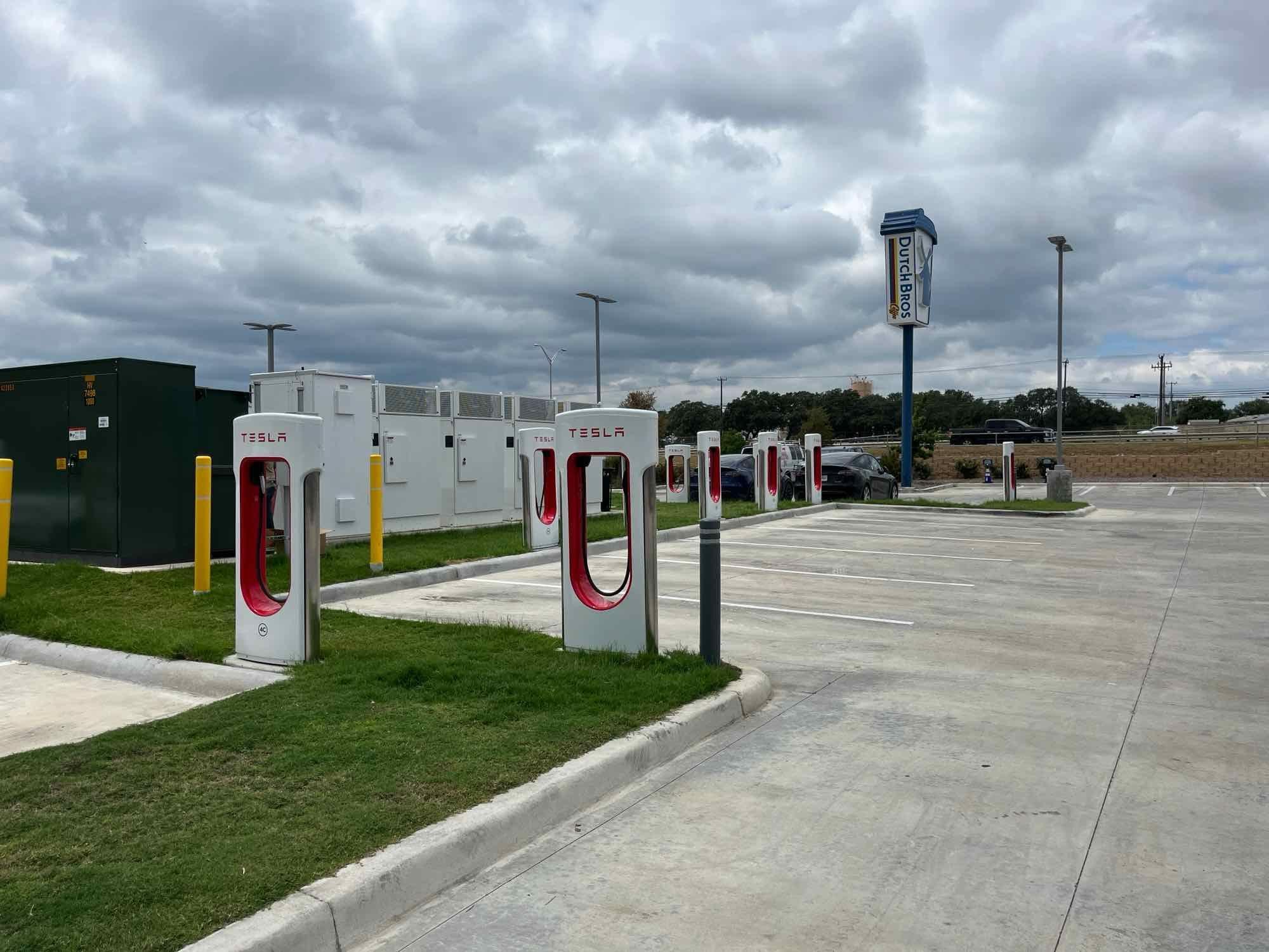 Culebra Commons | San Antonio, TX | EV Station