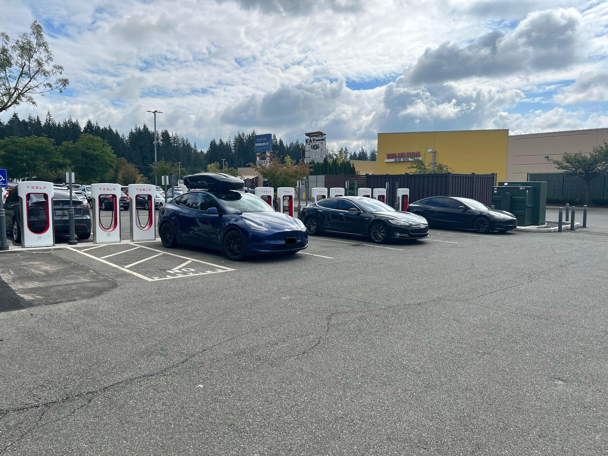 Seattle Premium Outlets - North | Stimson Crossing, WA | EV Station