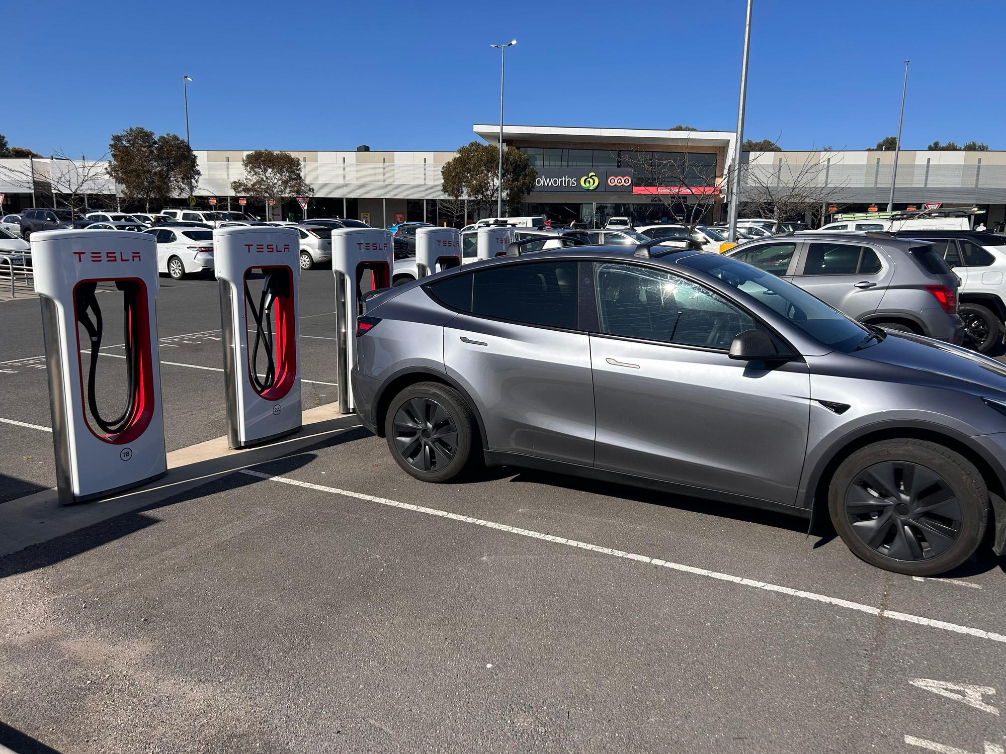 Strath Village Shopping Centre - Woolworths (2) | Kennington, VIC | EV ...