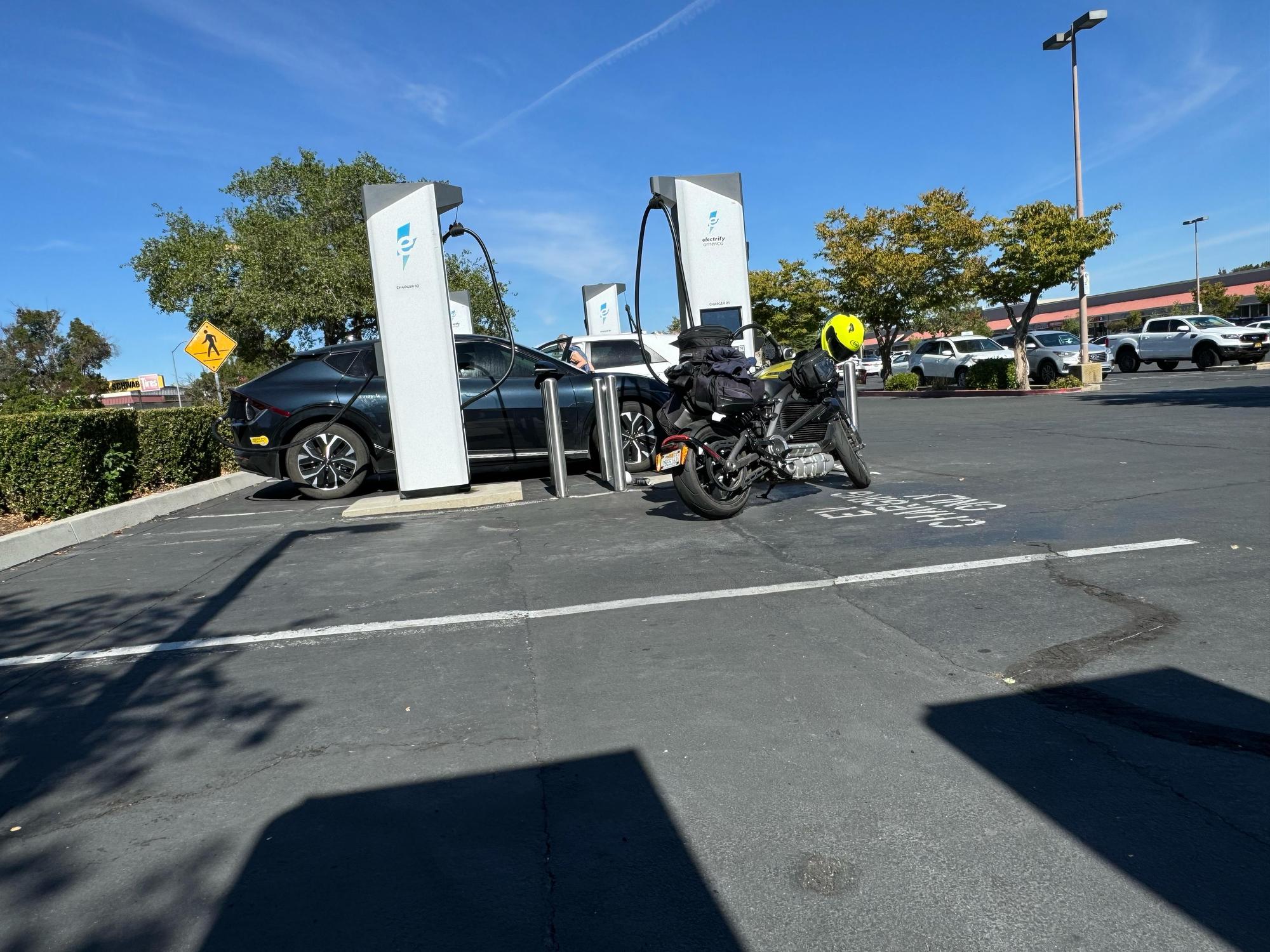 Safeway Anderson | Anderson, CA | EV Station