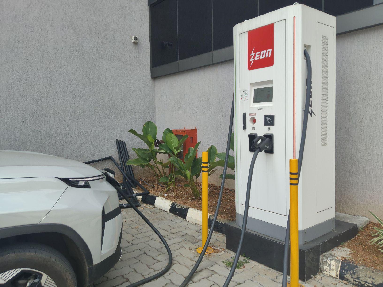 Zeon Charging | Fast charging Dual 60kW gun | Nesto Hypermarket ...
