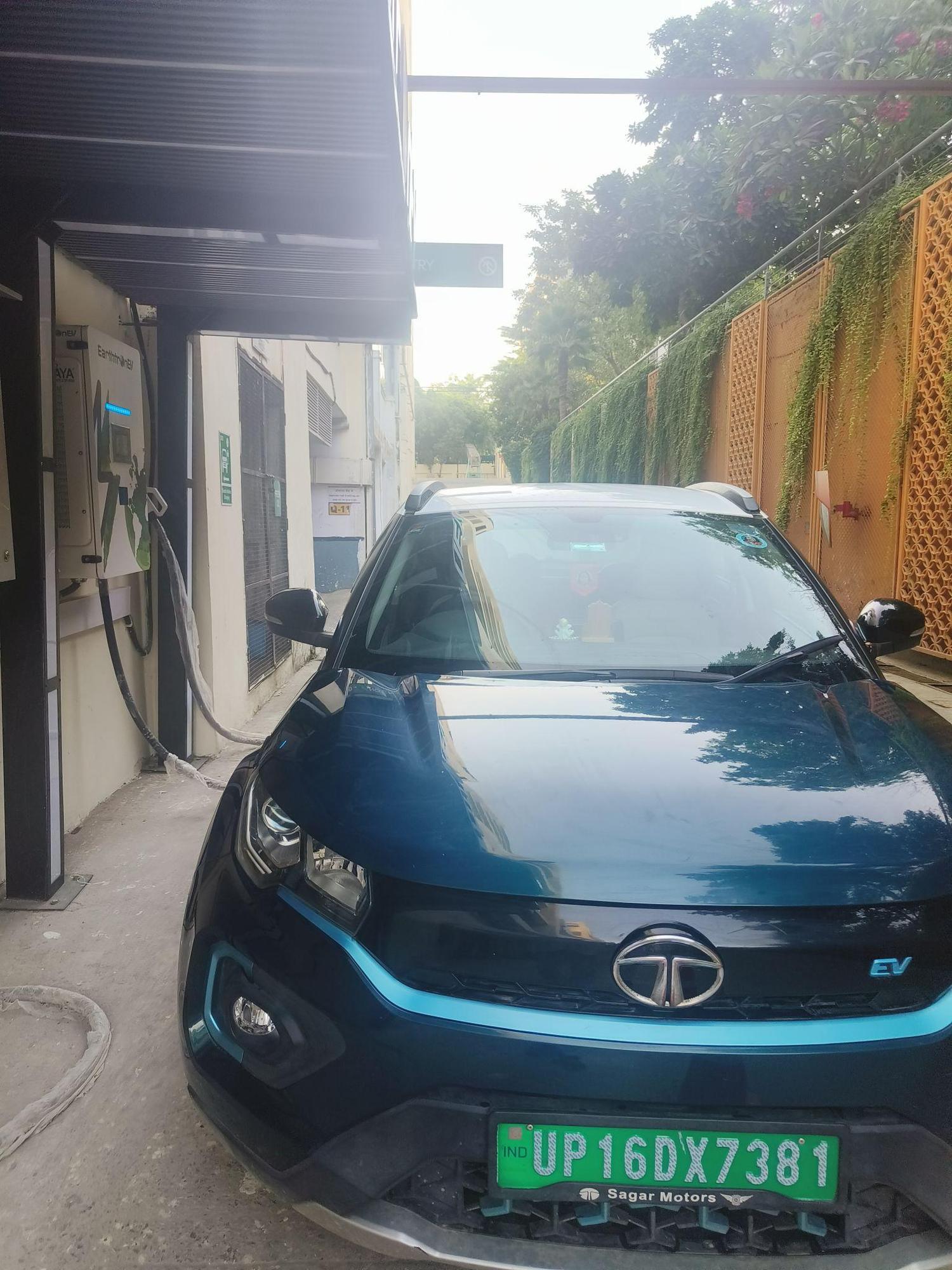 Okaya Center (Earthtron 30KW) | Noida, UP | EV Station