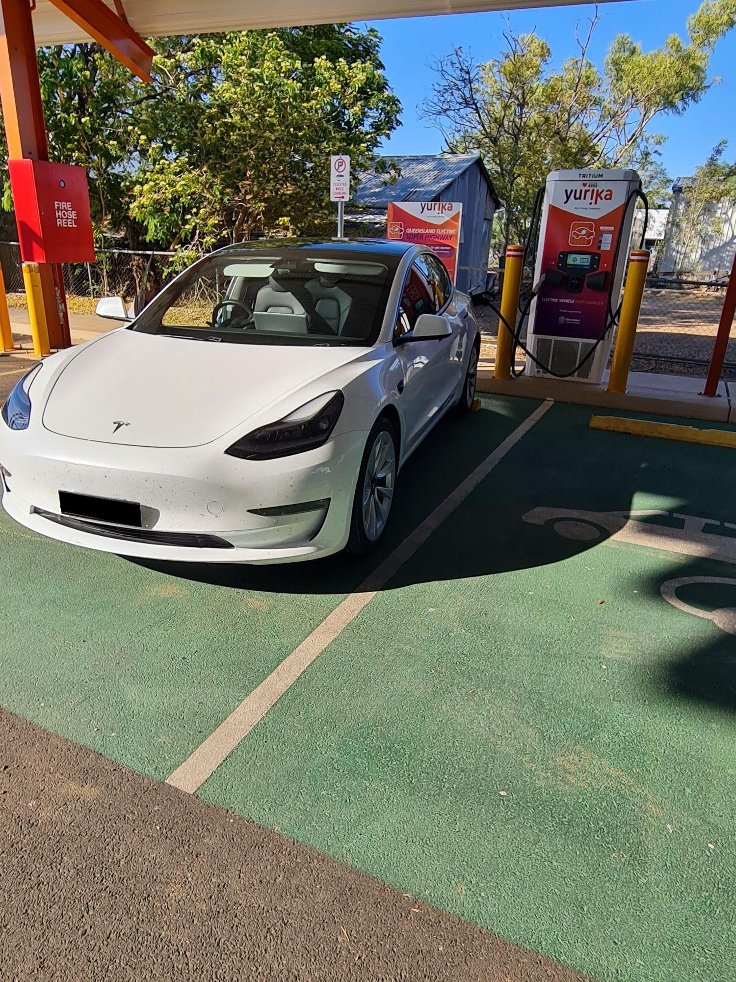Eric Lenton Memorial Recreation Grounds | Winton, QLD | EV Station