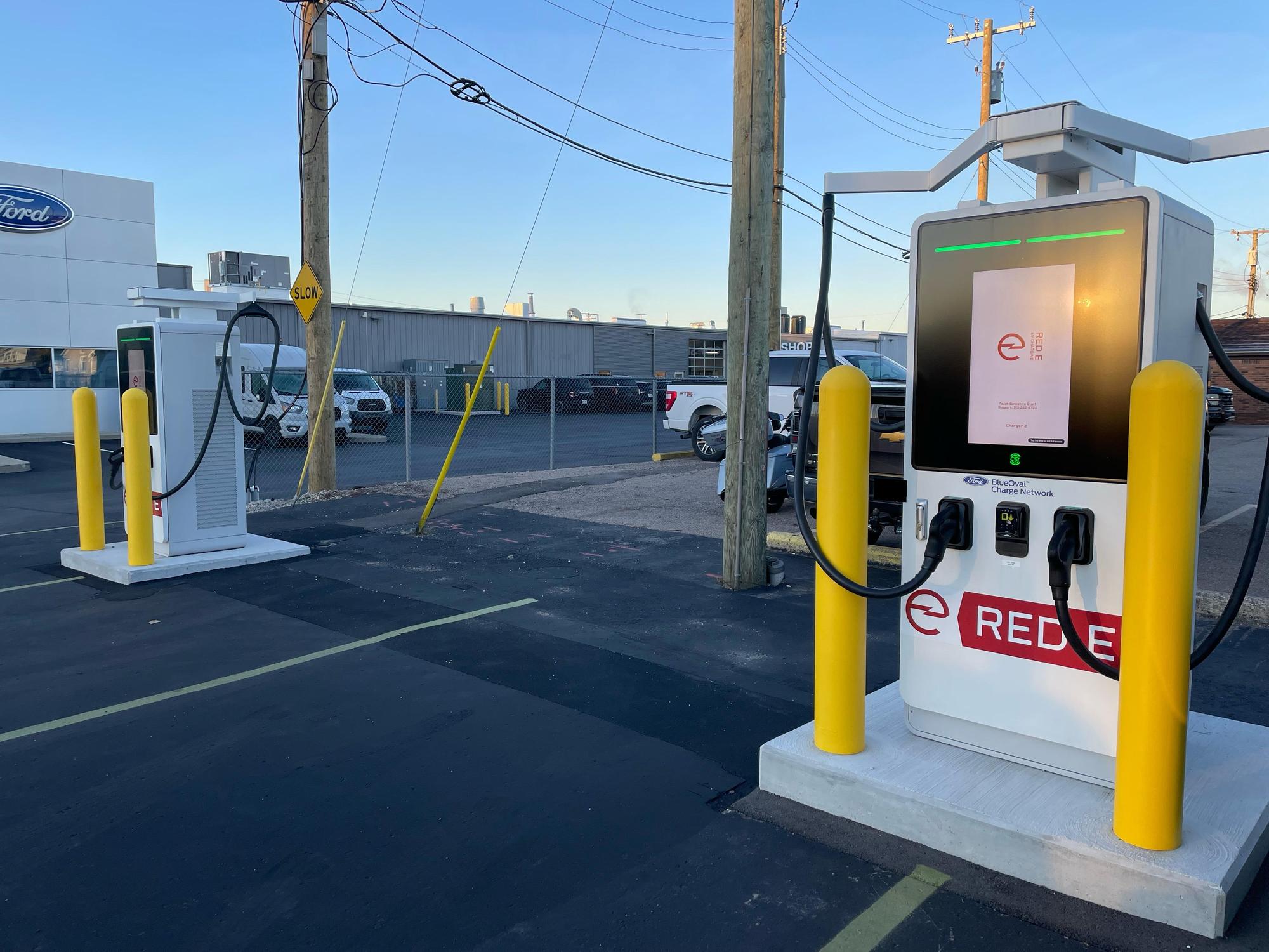 Crest Ford Center Line | Center Line, MI | EV Station