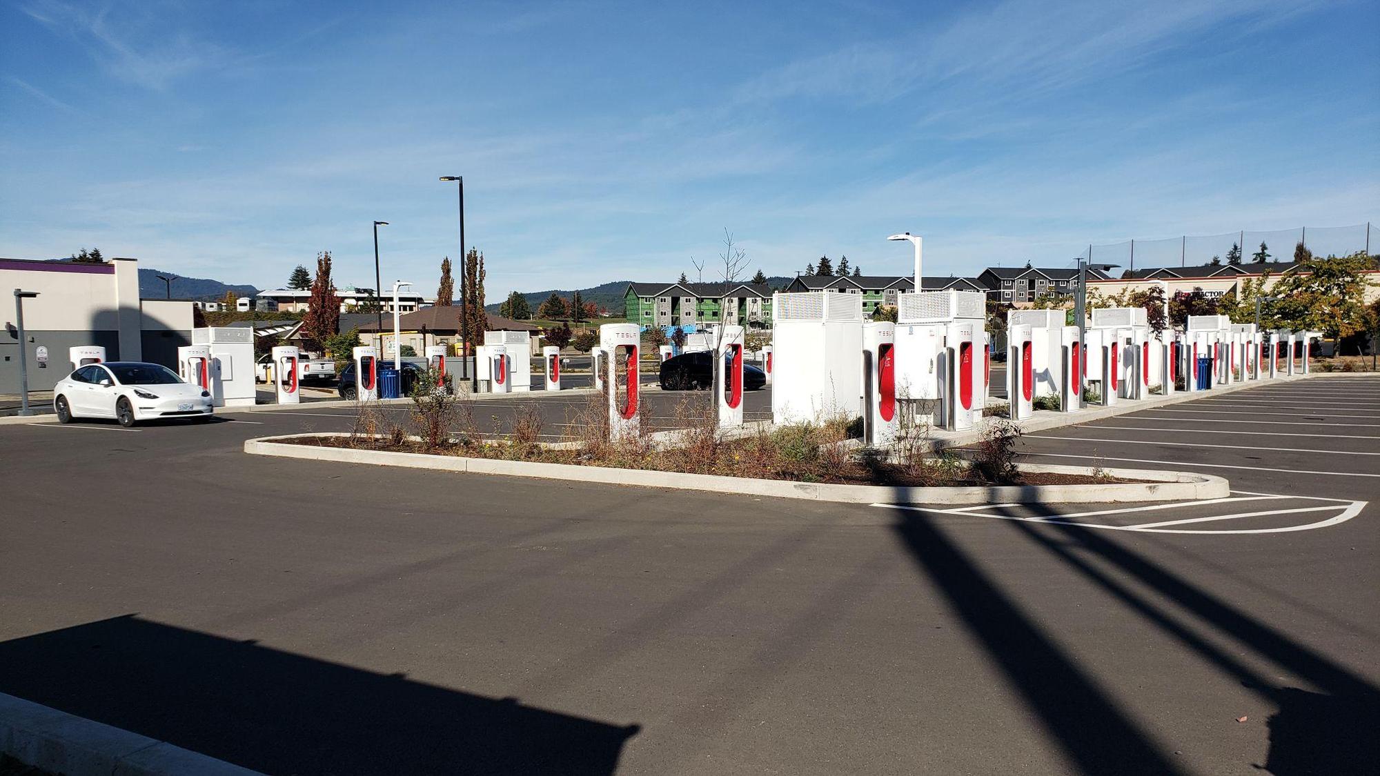 Clover Leaf Loop Parking Lot | Sutherlin, OR | EV Station
