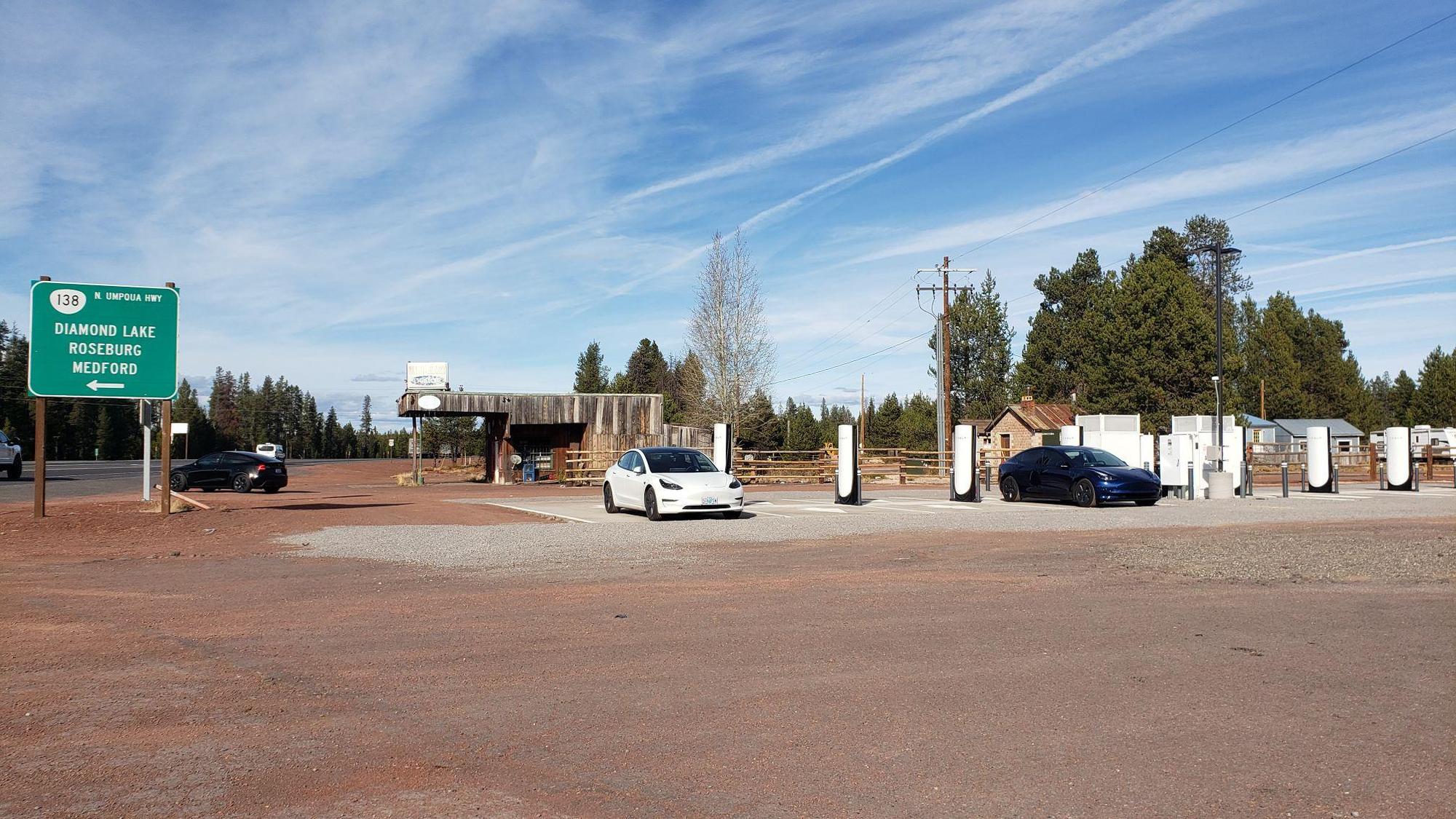 Diamond Lake Junction Cafe | Chemult, OR | EV Station
