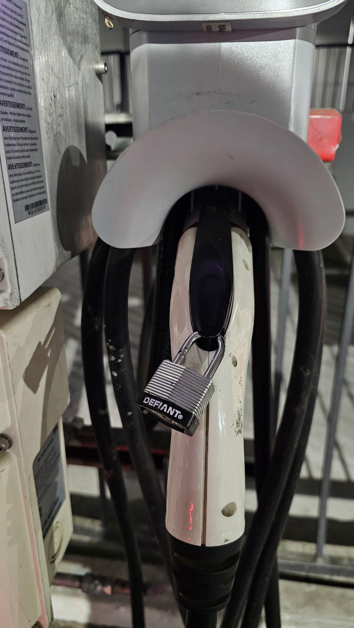 Country Inn & Suites by Radisson Bakersfield | Bakersfield, CA | EV Station