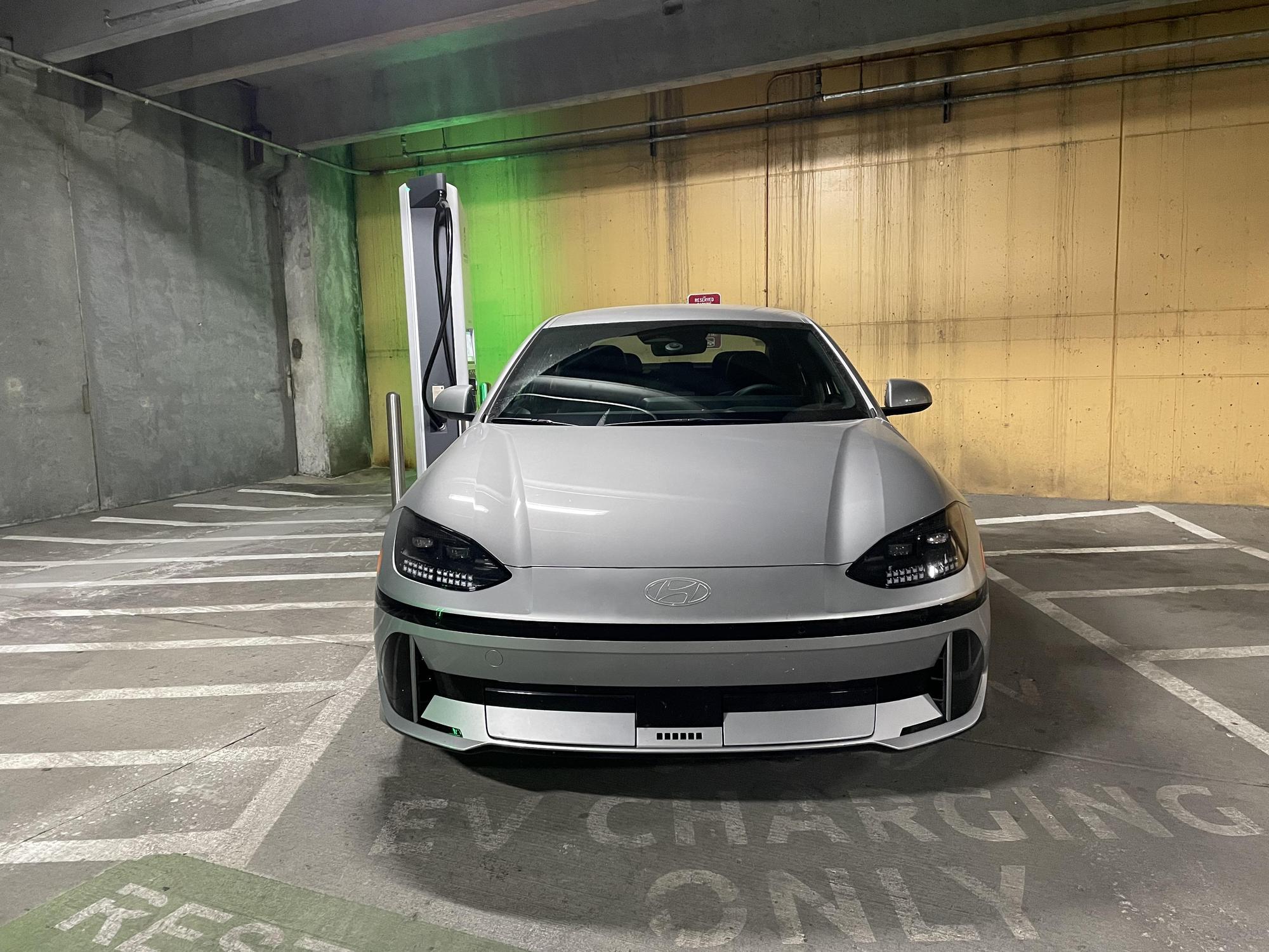 Country Club Plaza | KCMO, MO | EV Station