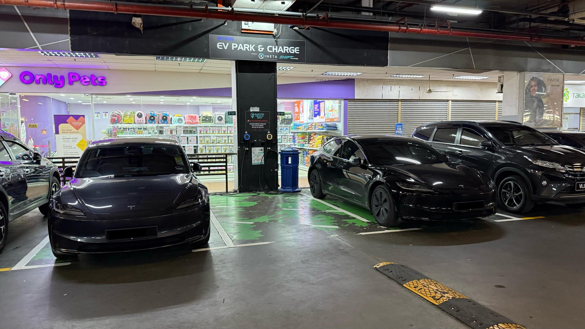Kineta | MYDIN Subang Jaya (22kW AC) | Subang Jaya, Selangor | EV Station