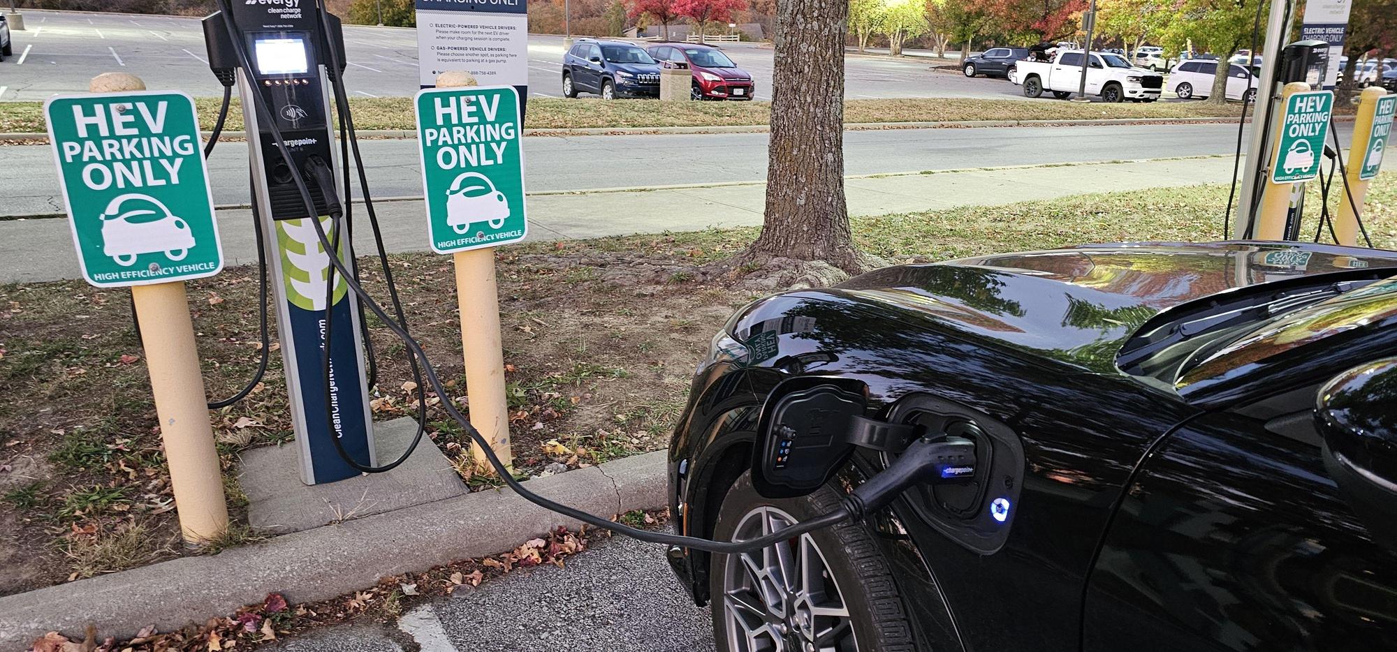Kansas City Zoo North | KCMO, MO | EV Station