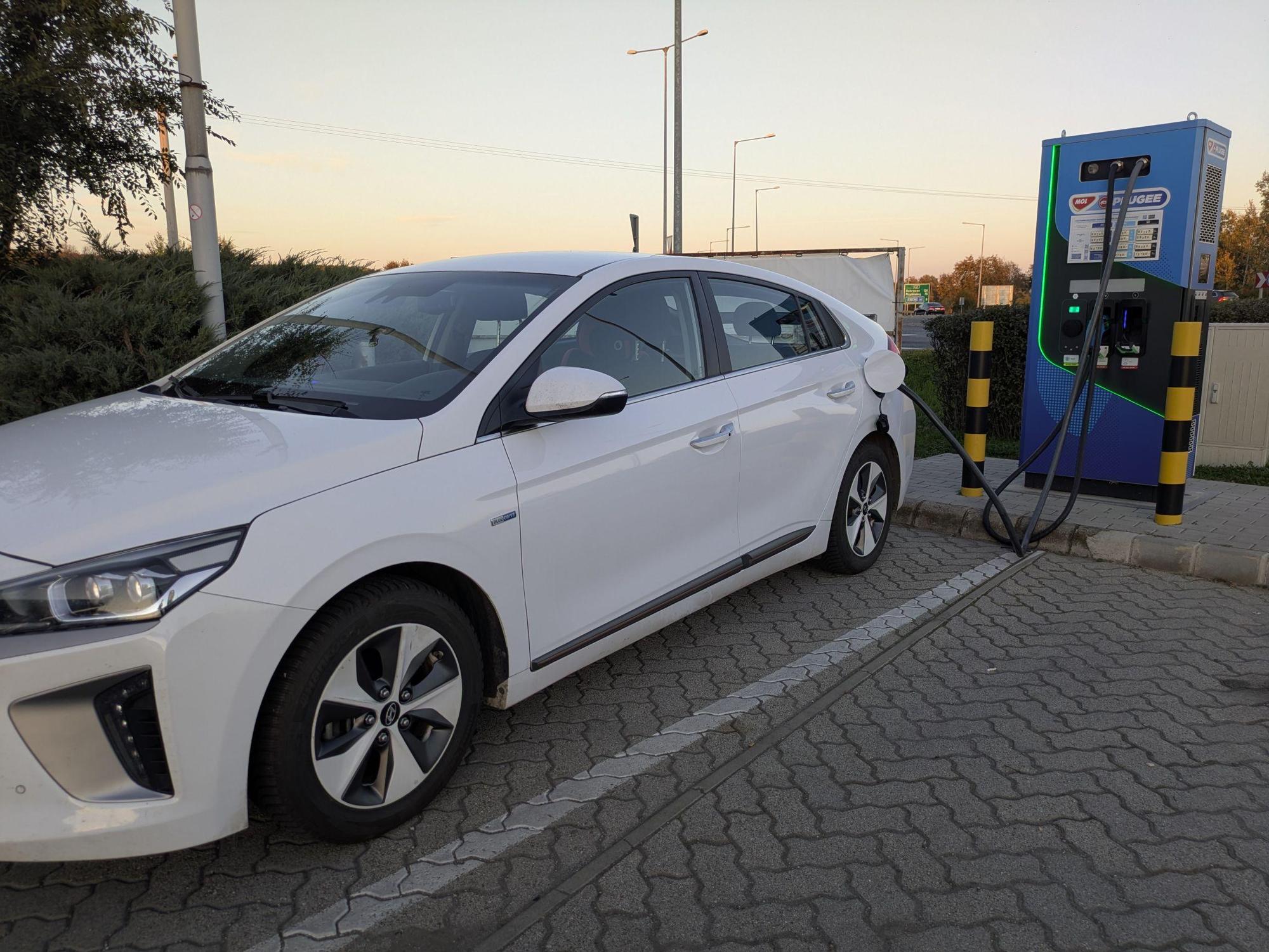 MOL Plugee - Szolnok | 566Q+C7 Szolnok, Hungary | EV Station