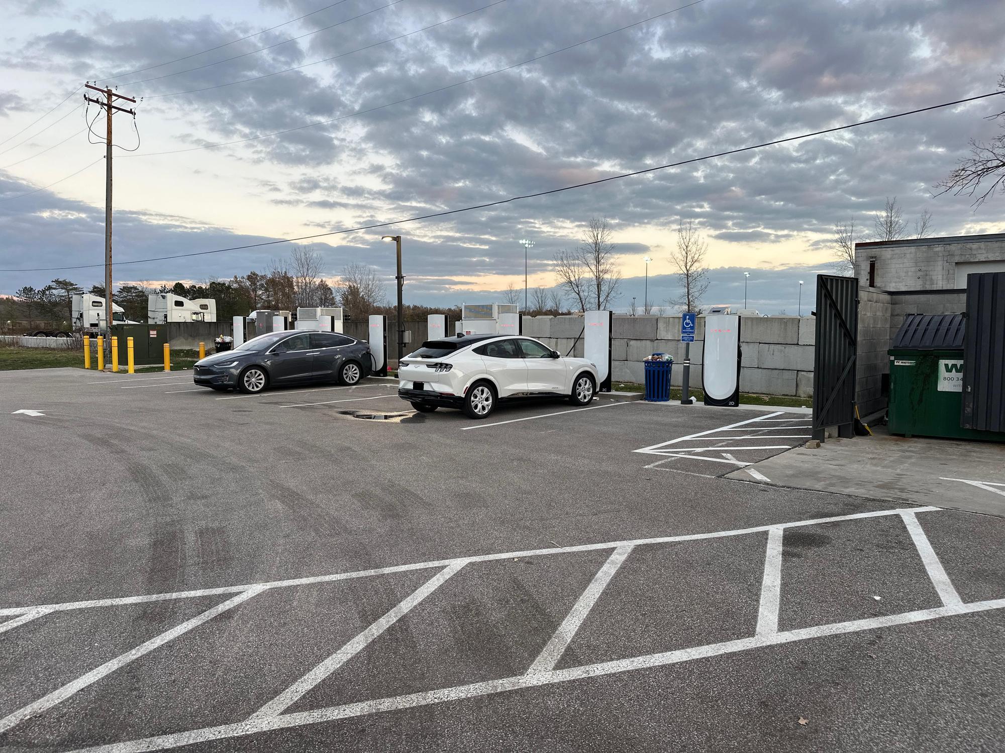 Starbucks | North Ridgeville, OH | EV Station