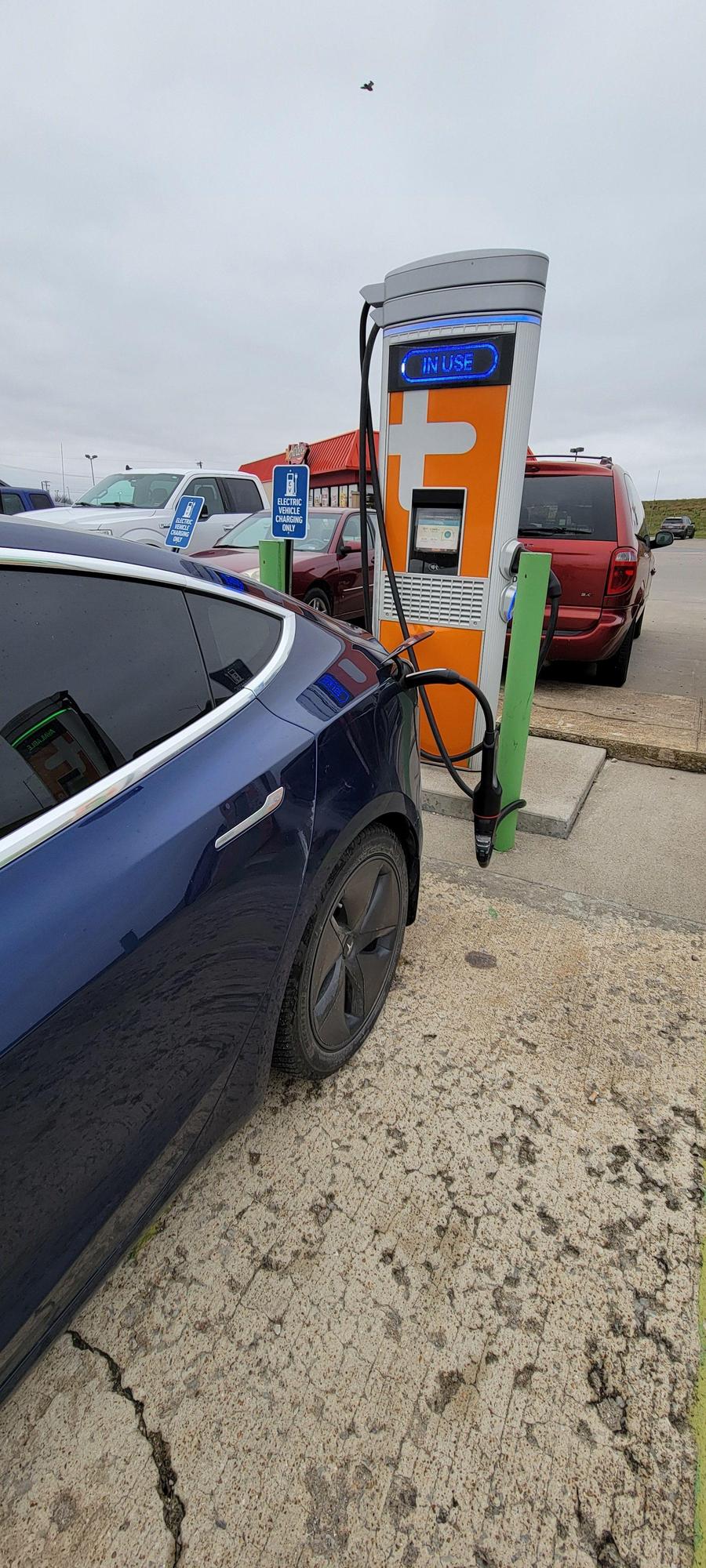 Ayerco | Bowling Green, MO | EV Station