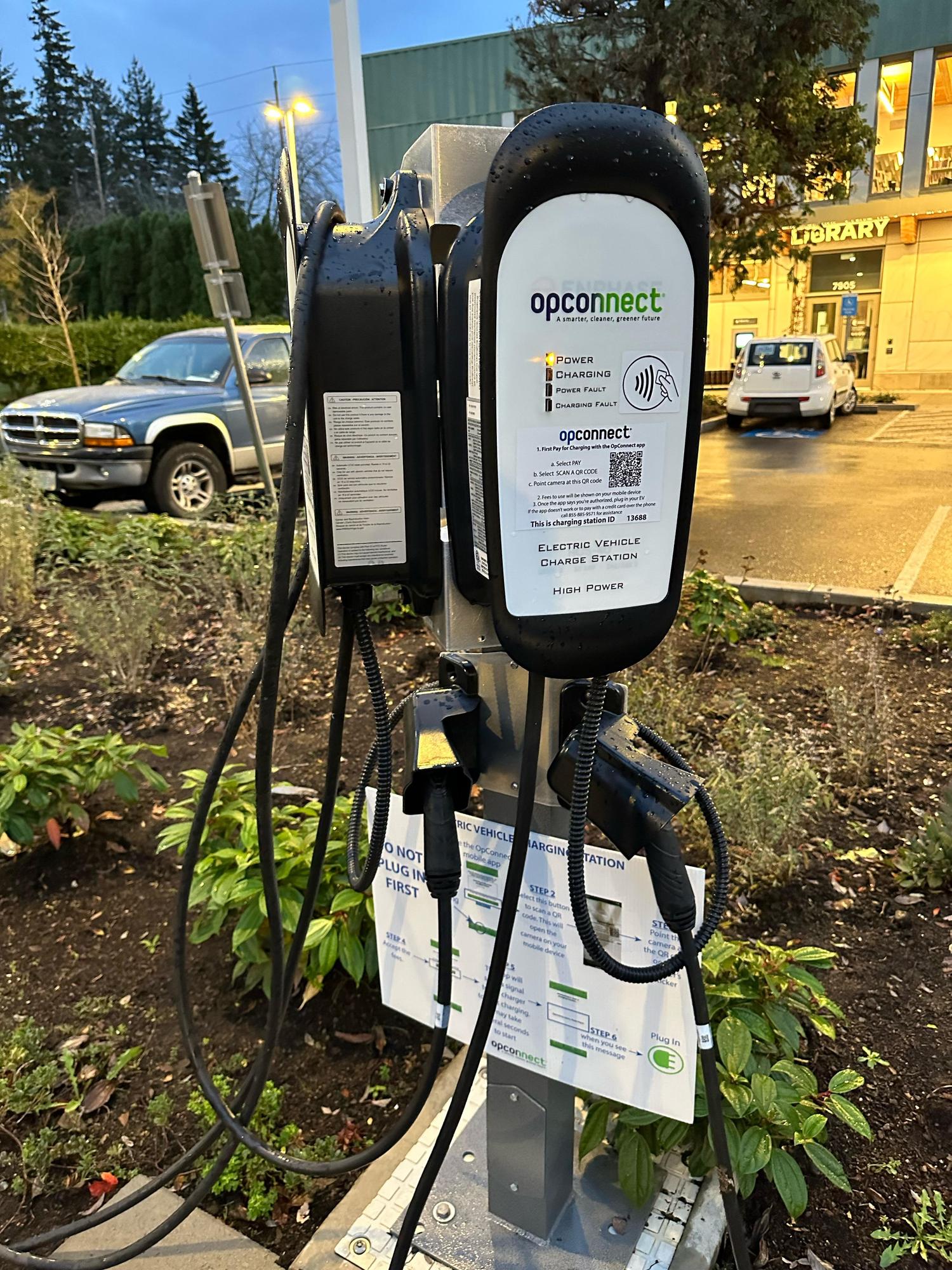 Multnomah County Library Holgate Library | Portland, OR | EV Station