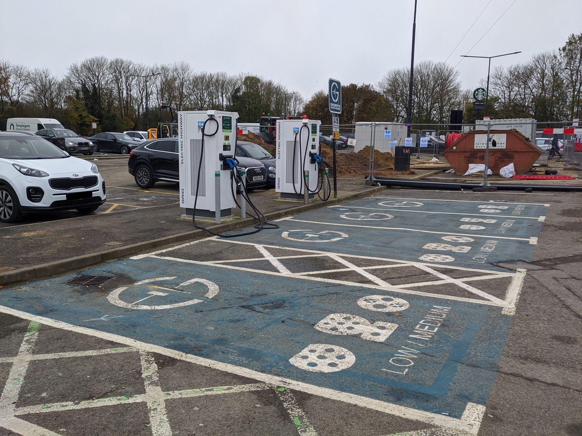 Membury Eastbound Services M4 (1) | Lambourn Woodlands, England | EV ...