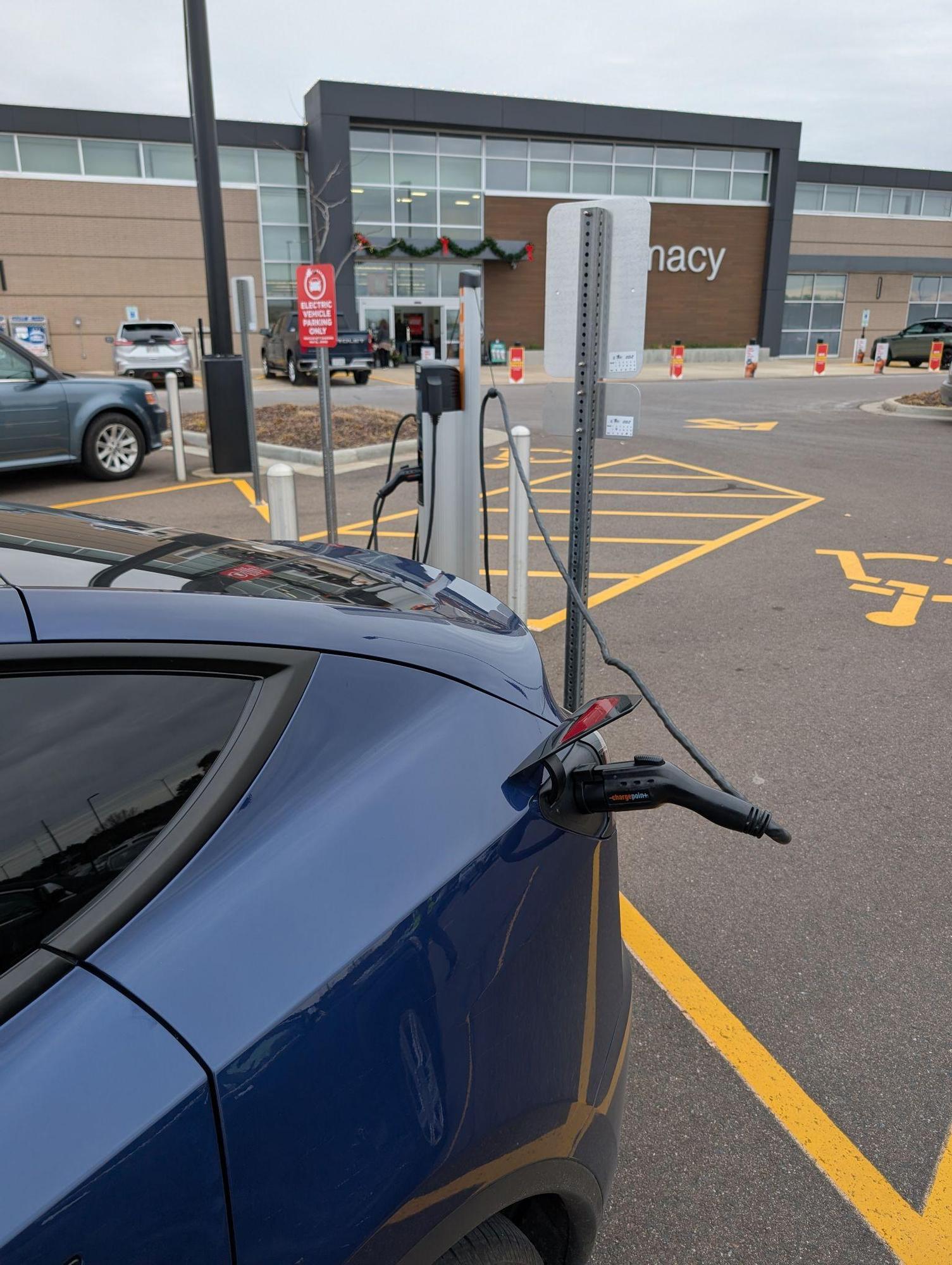 Hy-Vee | Eau Claire, WI | EV Station