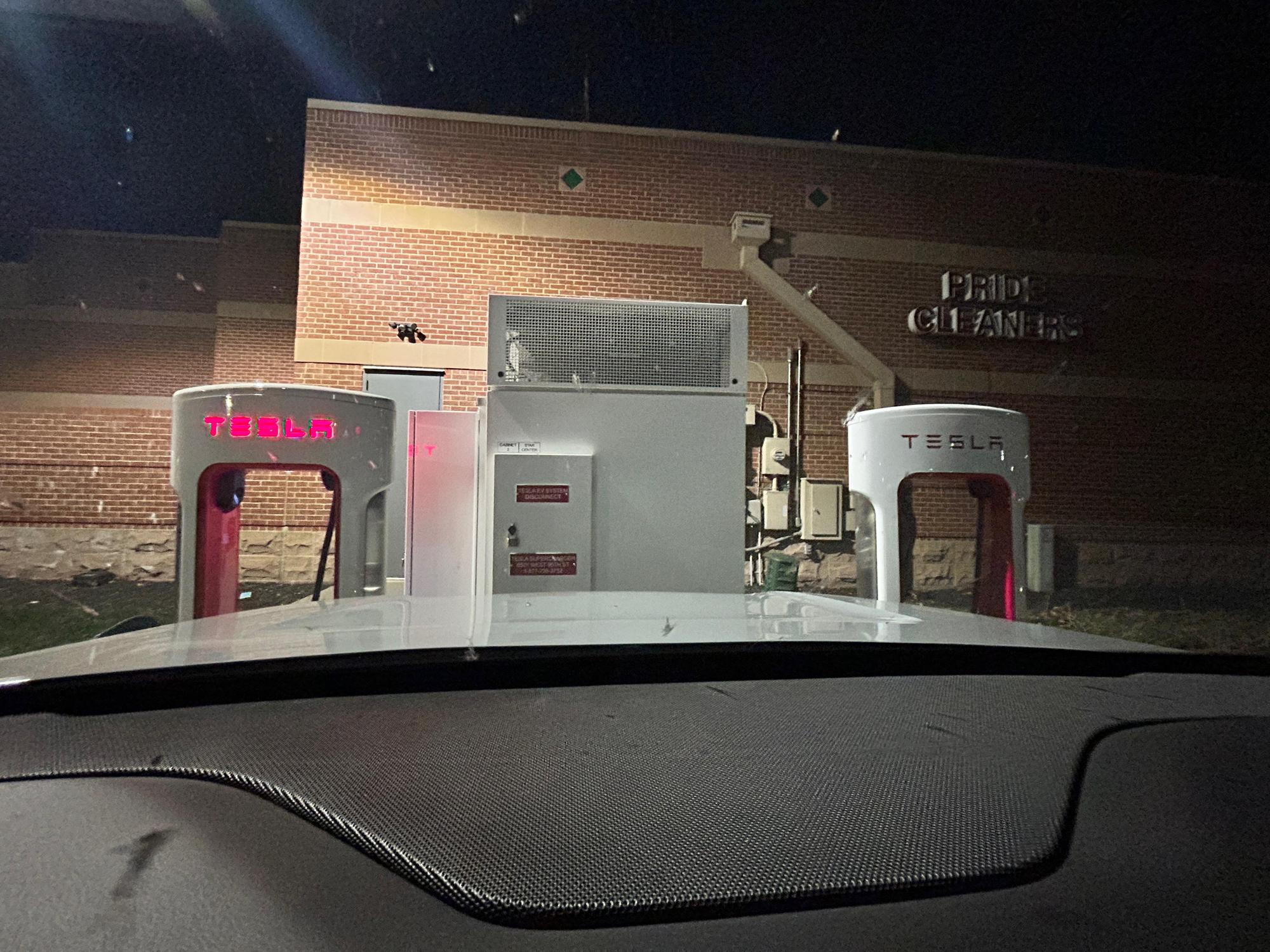 Hy-Vee Overland Park (2) | Overland Park, KS | EV Station