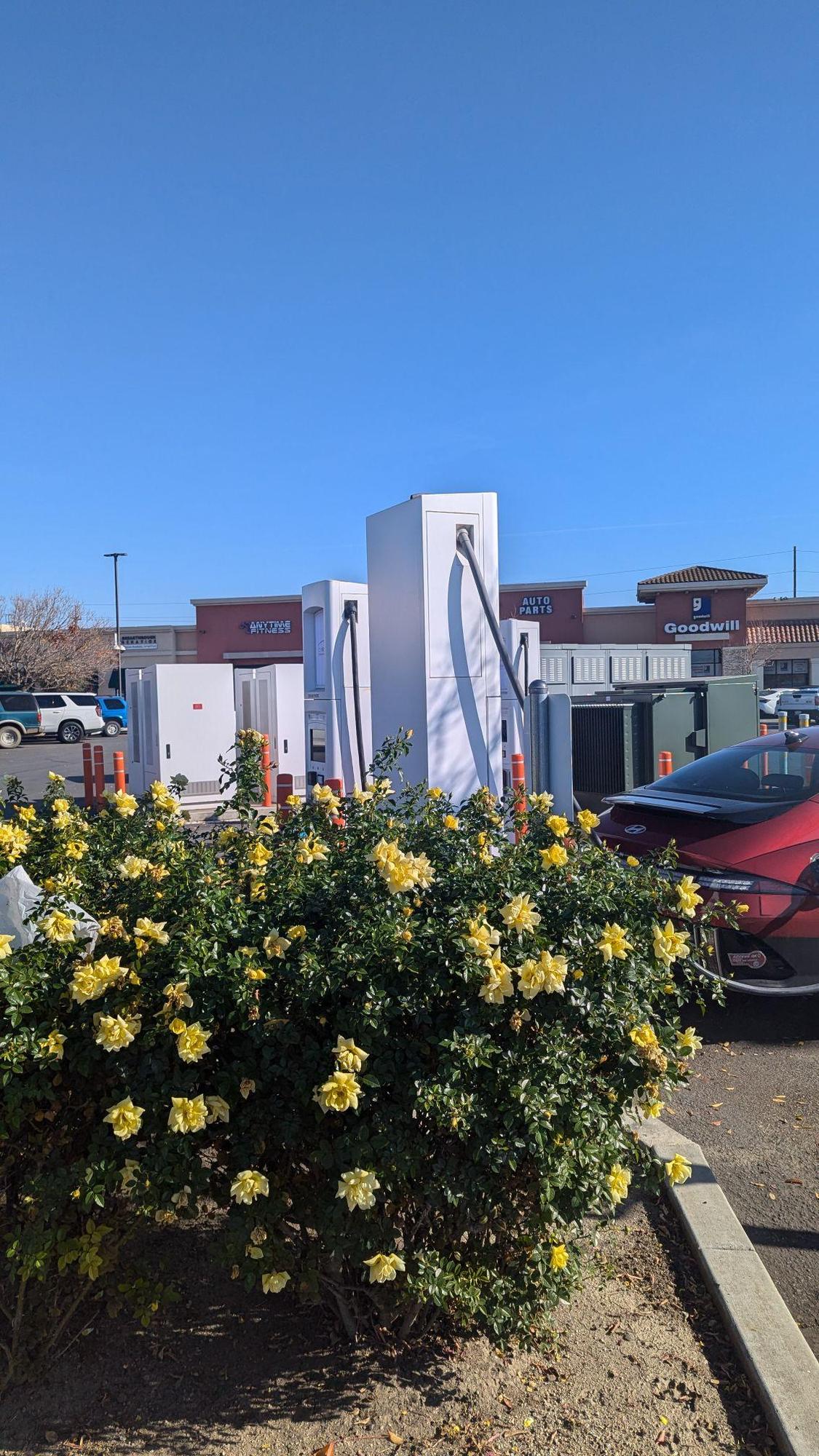 Soledad Mission Shopping Center - Starbucks | Soledad, CA | EV Station