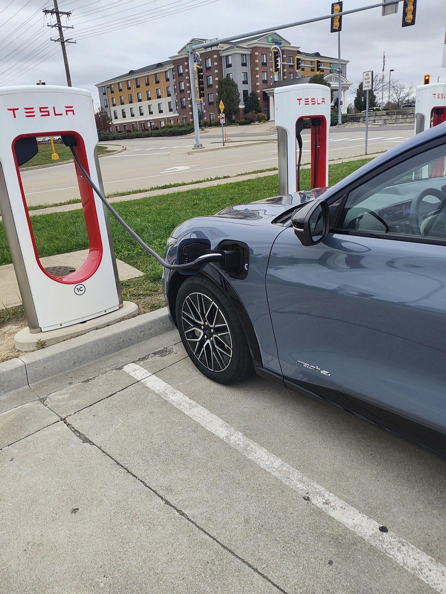Mach 1 | Marion, IL | EV Station