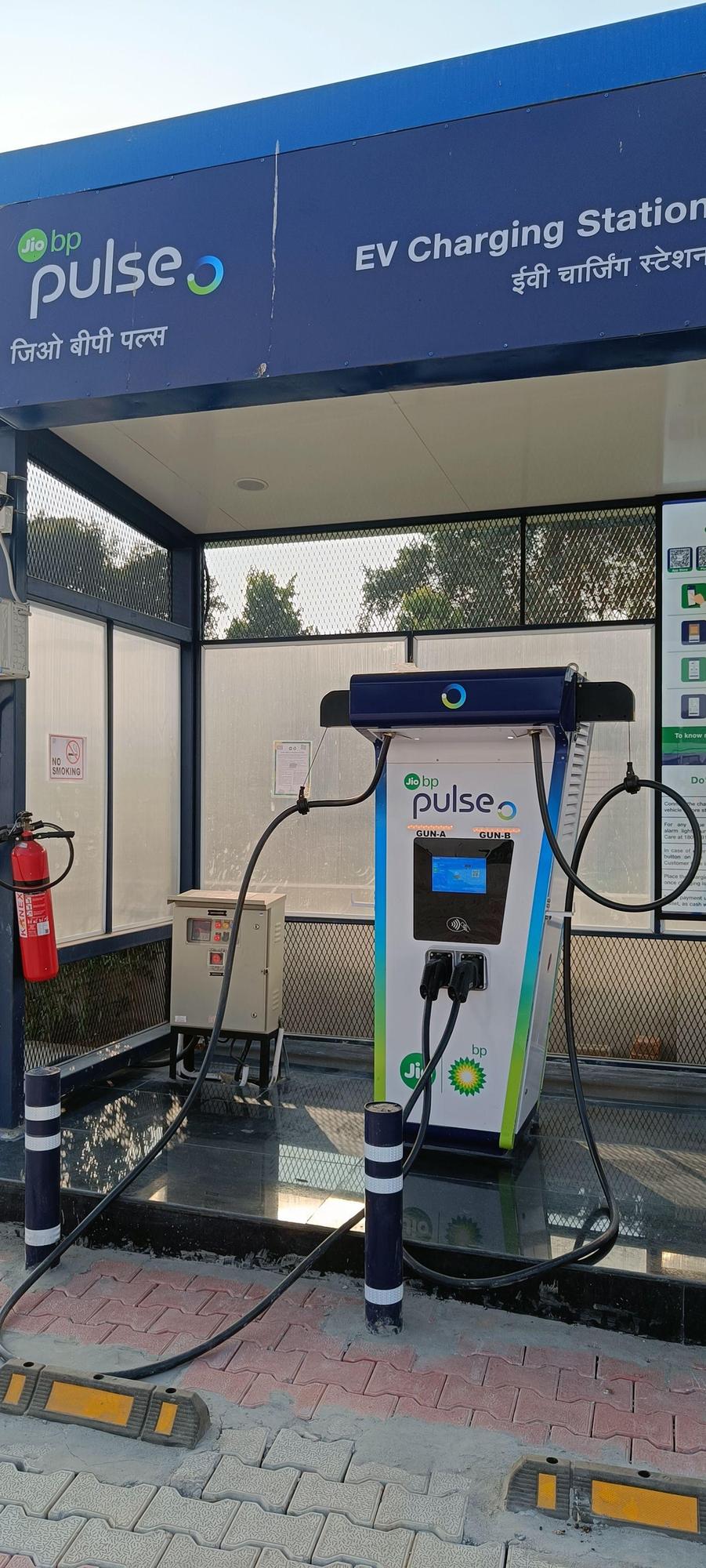 Food Street Jio BP Pulse | Chaubara, UP | EV Station