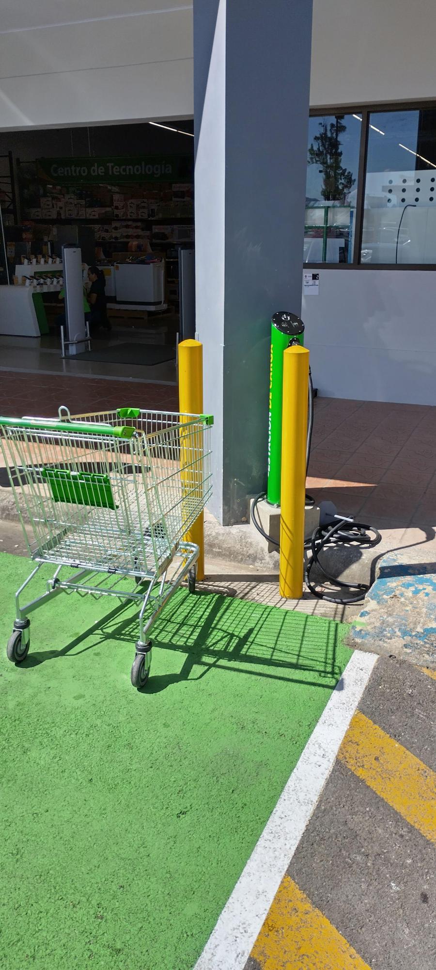 Maxi Pali Plaza Cristal | Curridabat, San José | EV Station