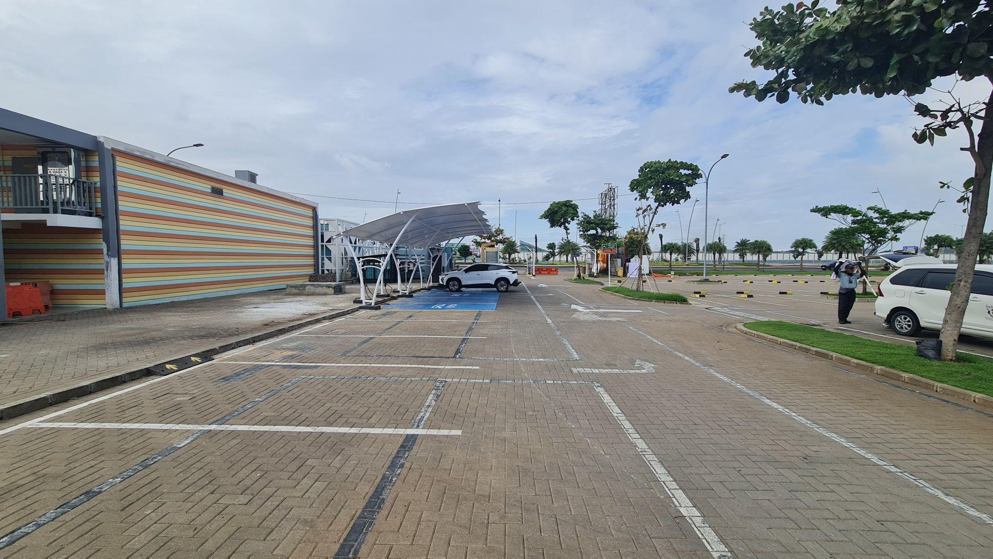 SPKLU ALOHA PIK 2 | Jl. Laksamana Yos Sudarso, Pik 2, Kabupaten ...