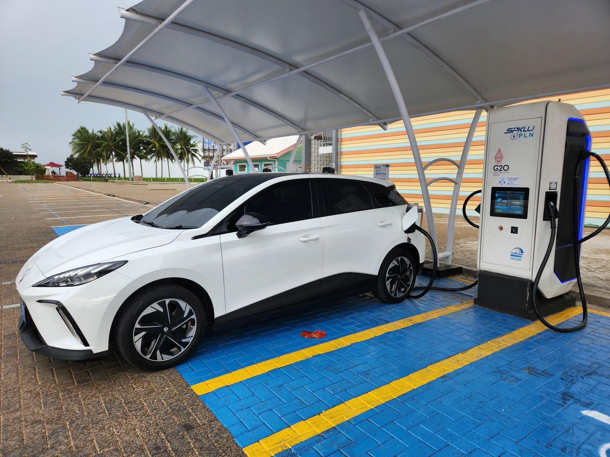 SPKLU ALOHA PIK 2 | Jl. Laksamana Yos Sudarso, Pik 2, Kabupaten ...