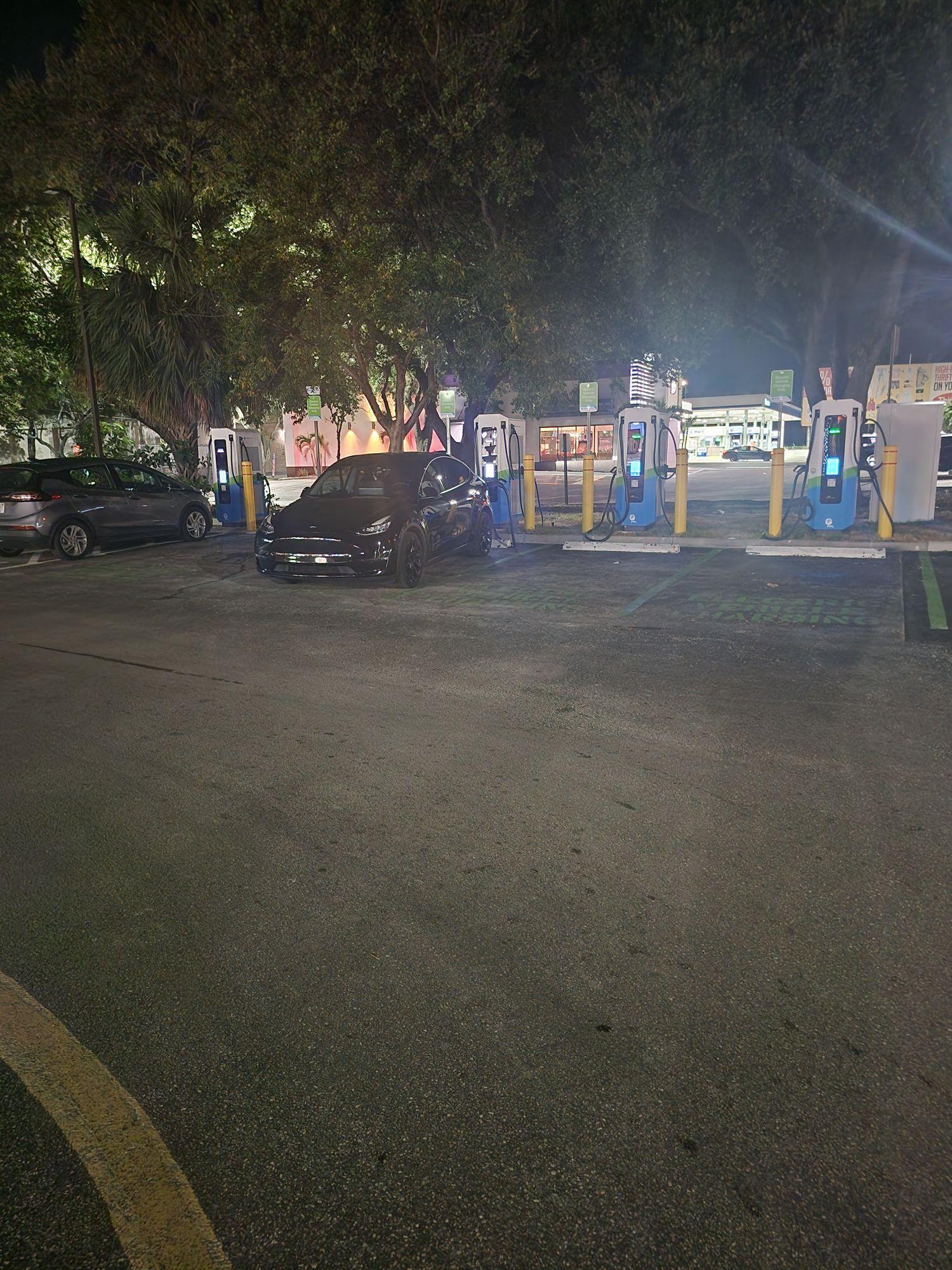 South Lakes Shopping Plaza | Lauderdale Lakes, FL | EV Station