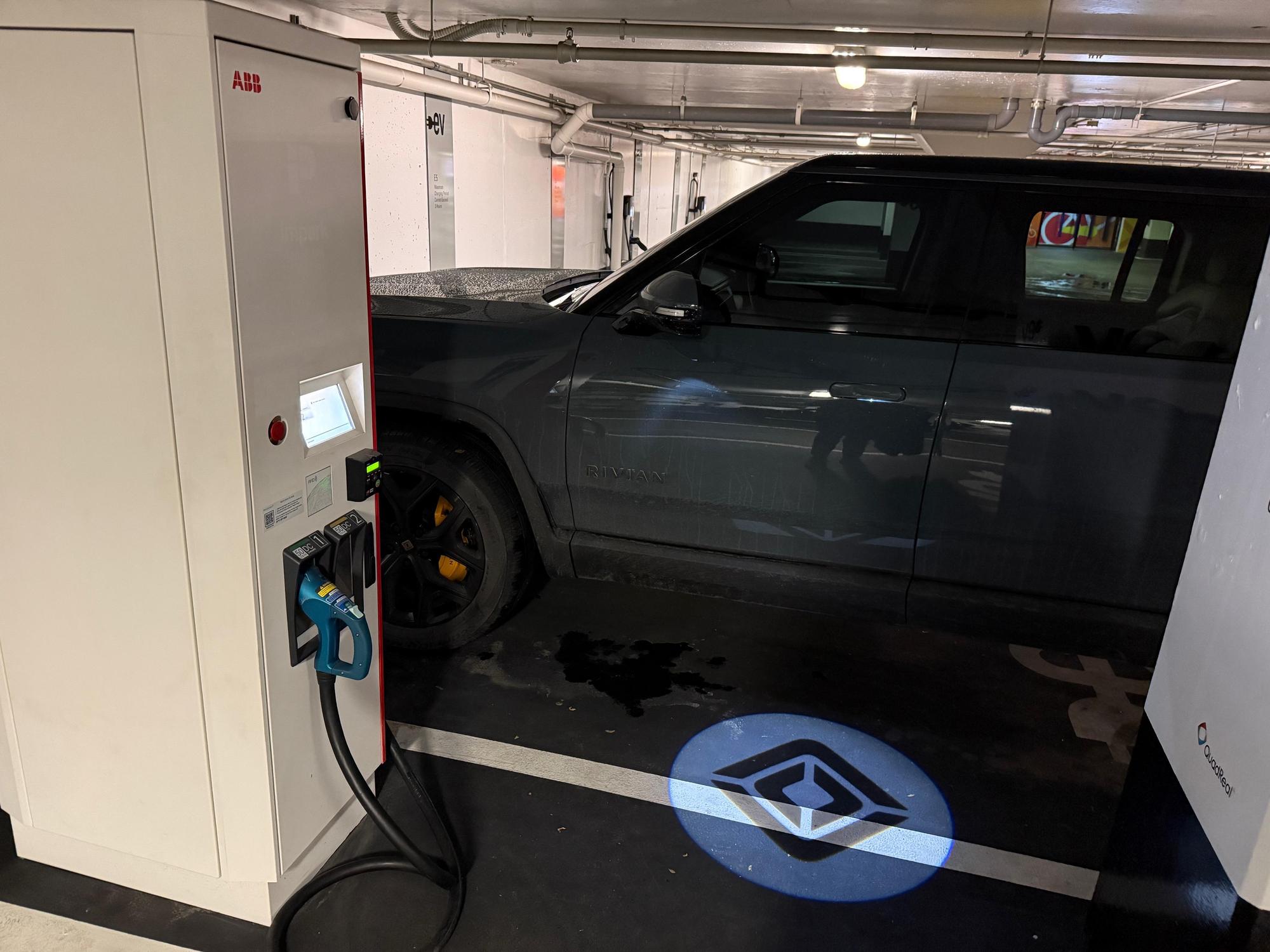 Parking Indigo Toronto - 145 King Street West | Toronto, ON | EV Station