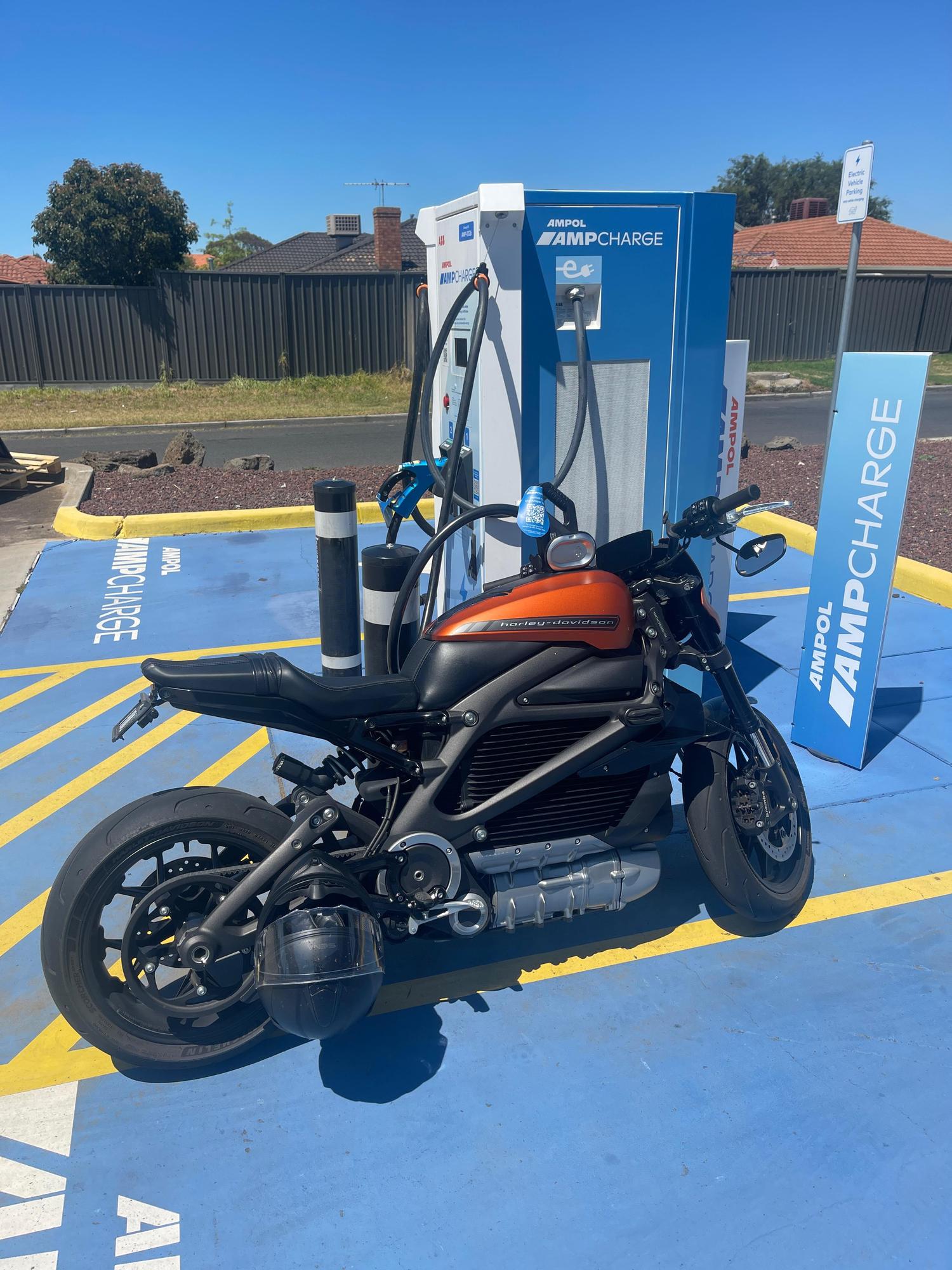 Ampol Foodary Hillside | Hillside, VIC | EV Station