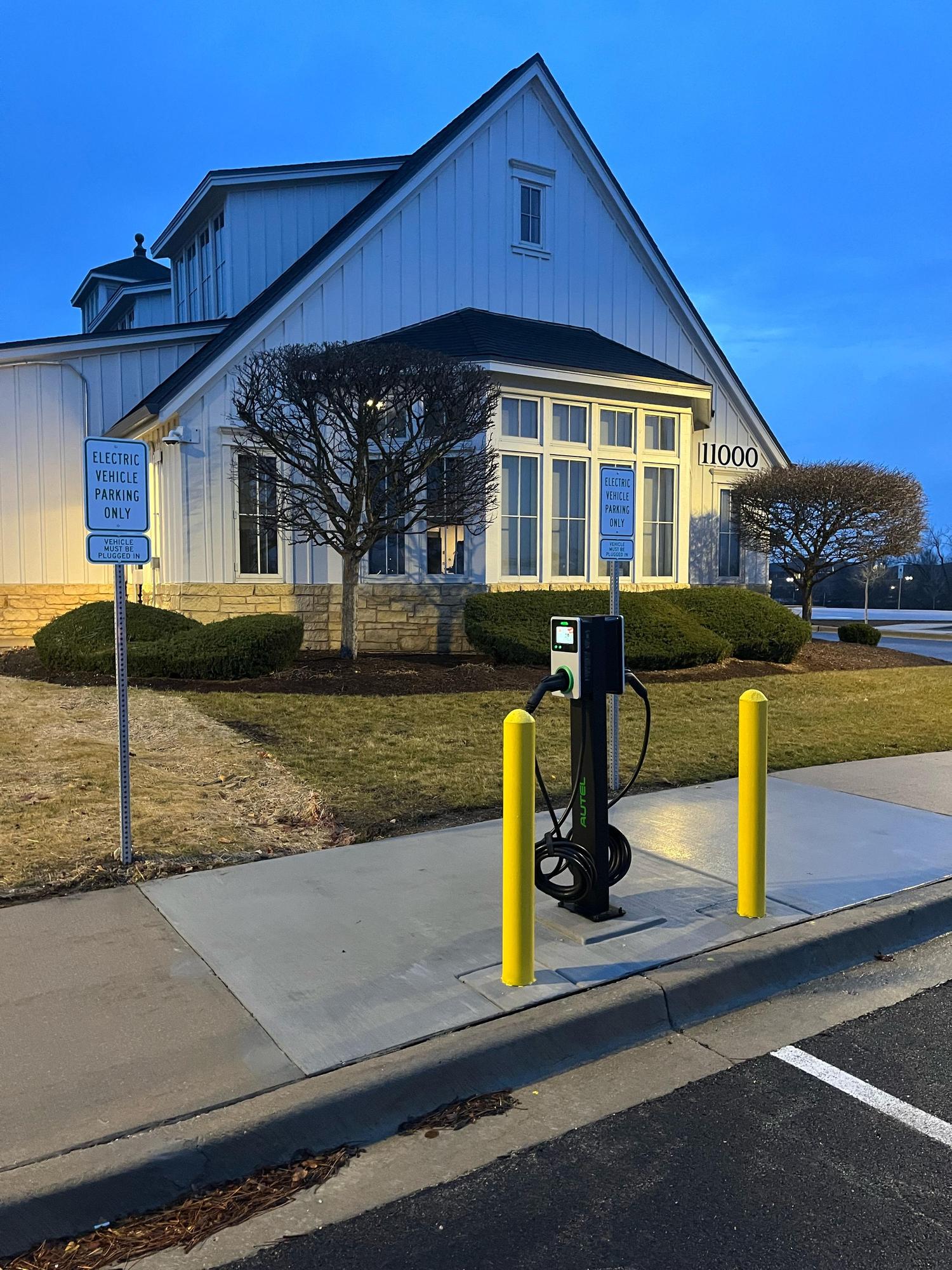 Huntley Area Public Library | Huntley, IL | EV Station