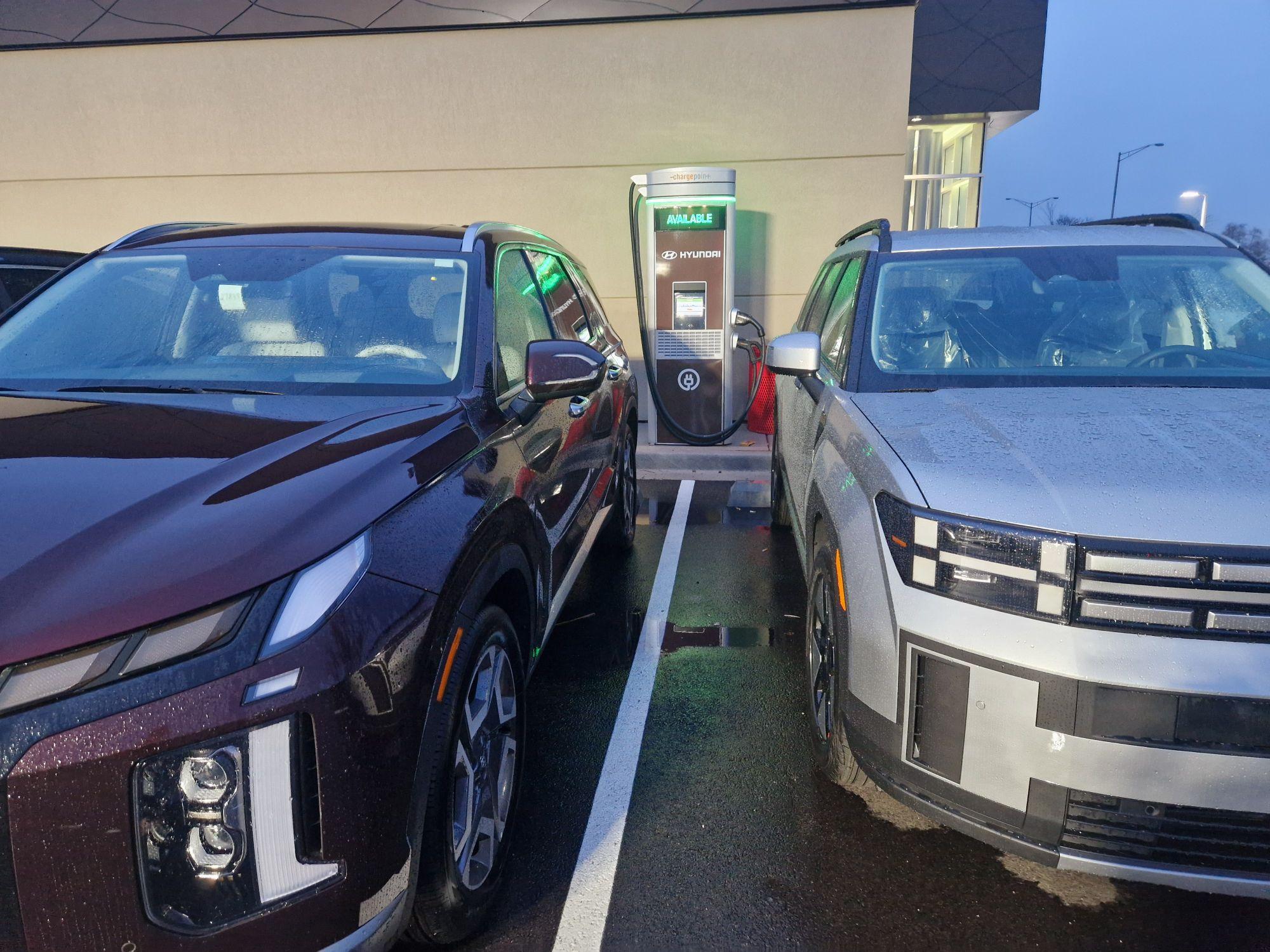 Gregory Hyundai | Highland Park, IL | EV Station